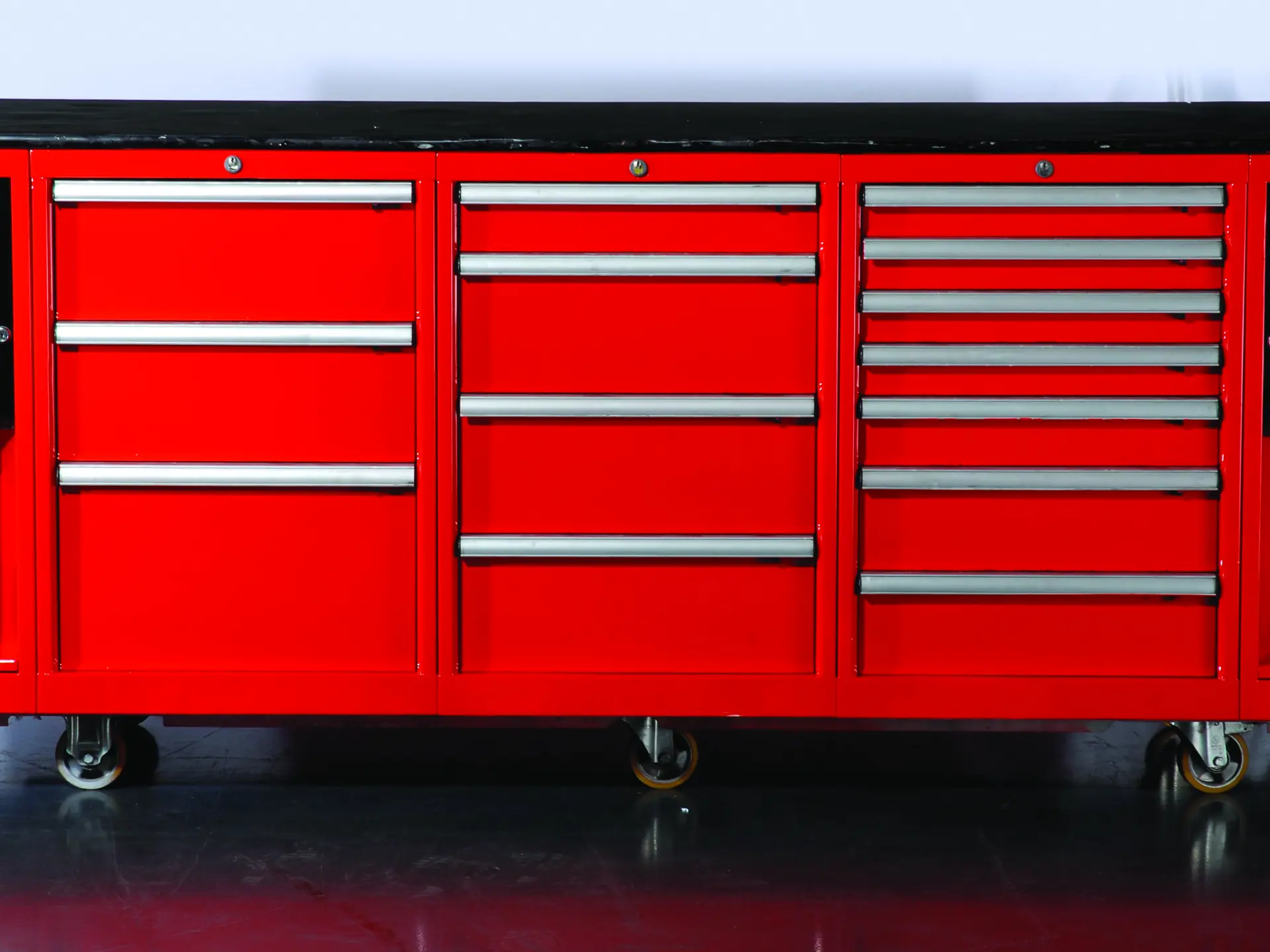 FERRARI GARAGE TOOL BENCH | Ferrari – Leggenda e Passione 2009 | RM ...