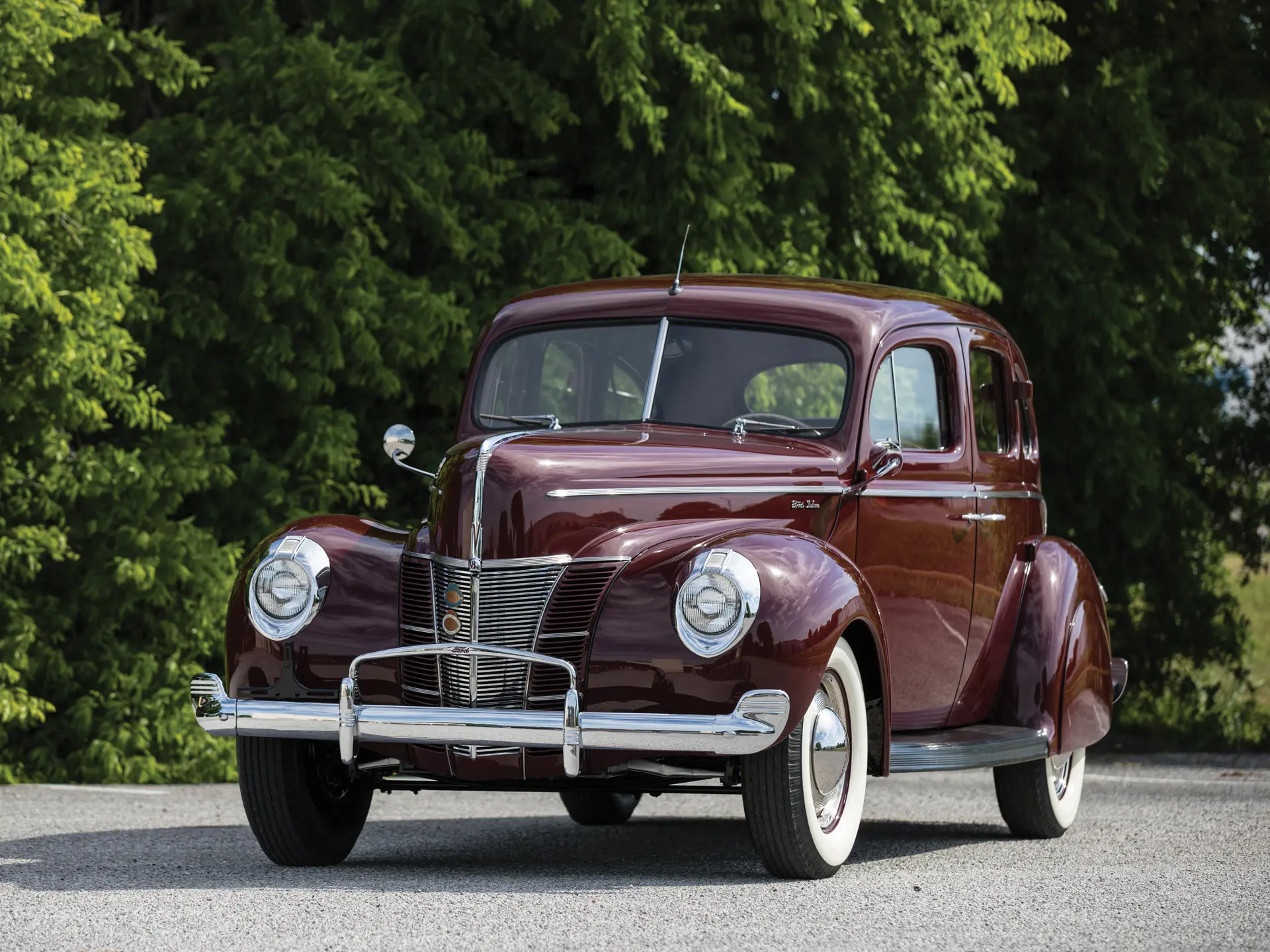 1940 Ford V-8 DeLuxe Fordor Sedan | The Dingman Collection | RM Sotheby's
