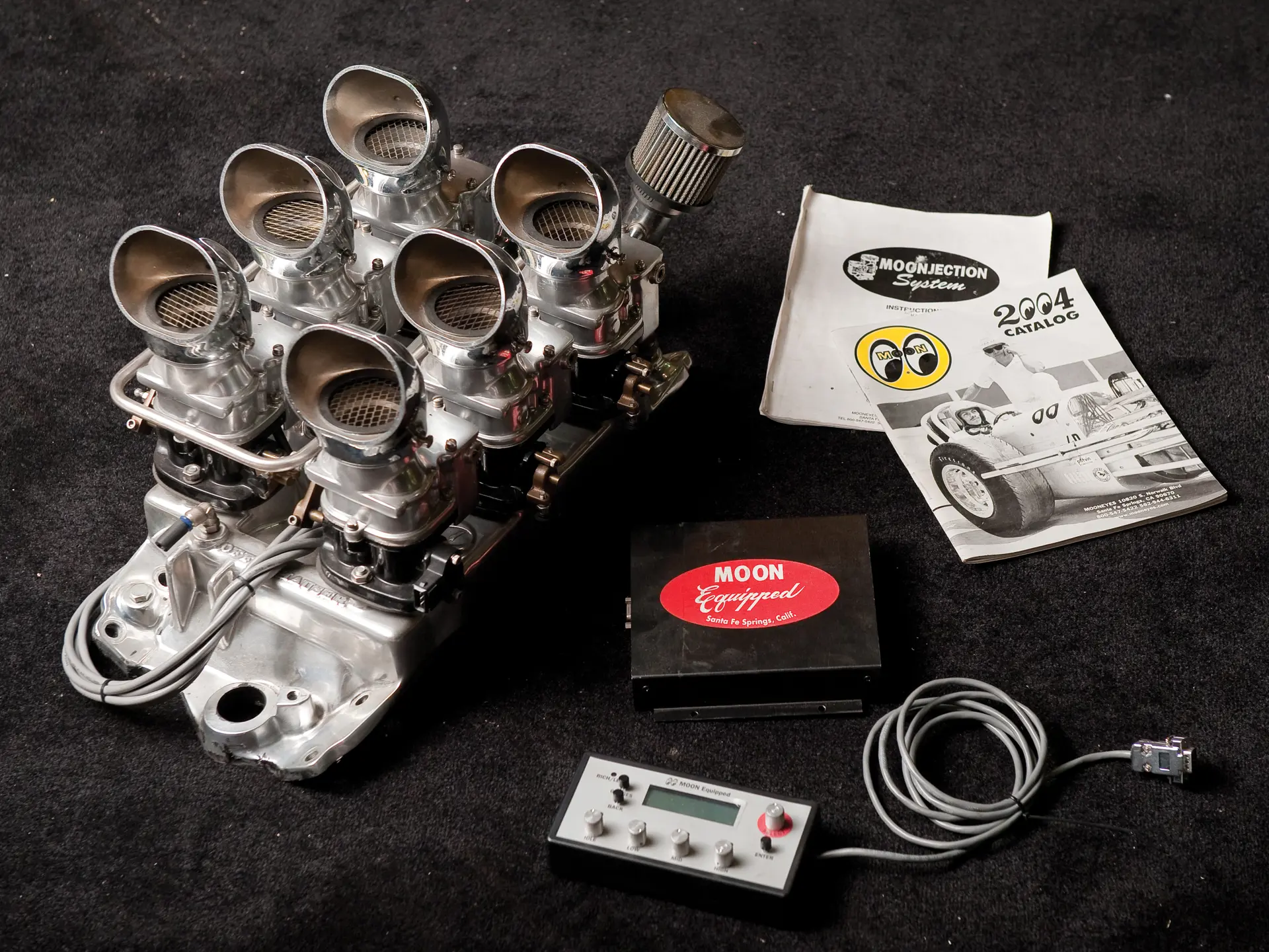 Moon Fuel Injection with Six Carb Setup | The Milton Robson Collection ...