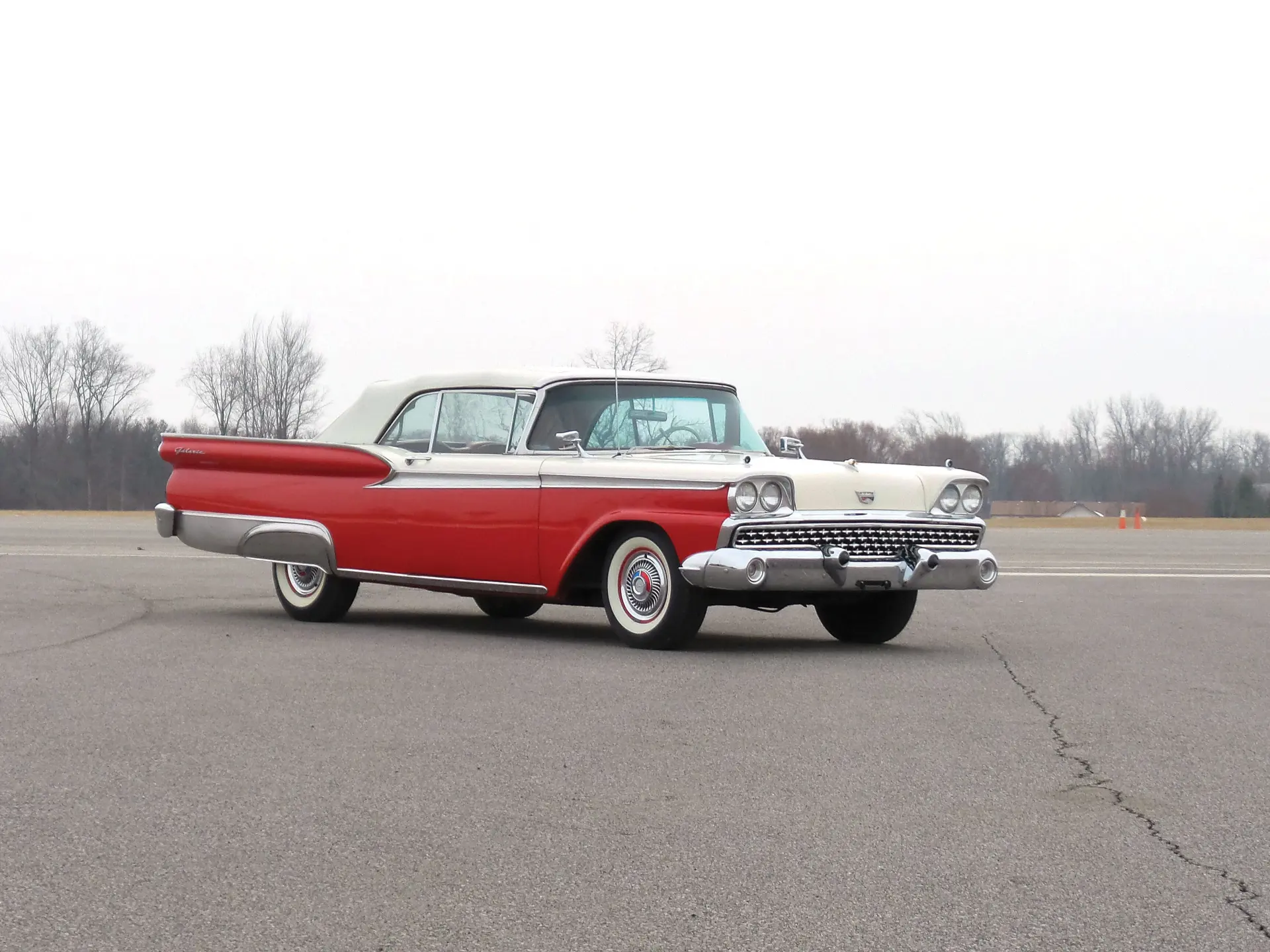 1959 Ford Fairlane 500 Galaxie Sunliner | Auburn Spring 2016 | RM Sotheby's