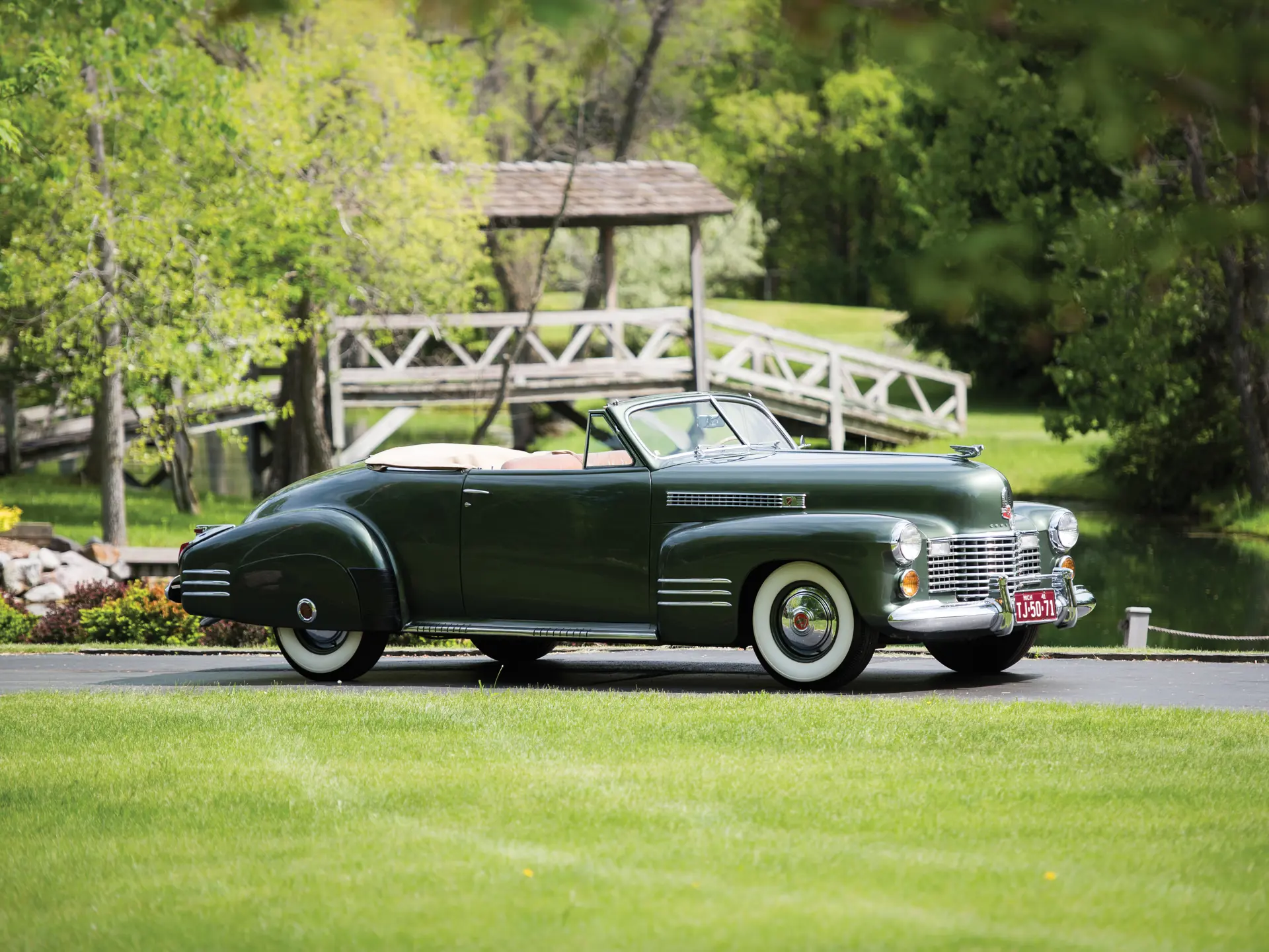 1941 Cadillac Series 62 Convertible Coupe | Motor City 2015 | RM Sotheby's