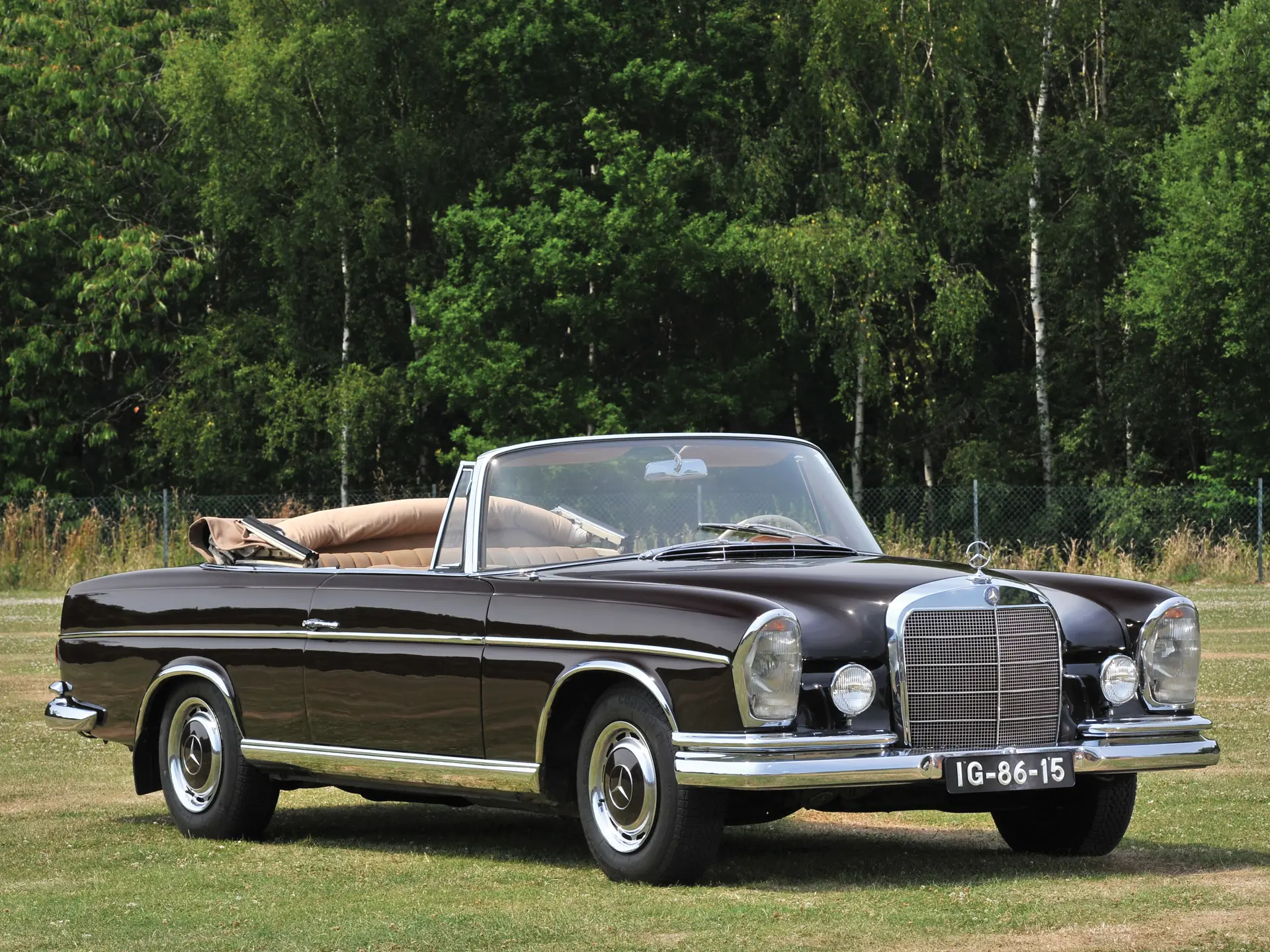 1963 Mercedes-Benz 300 SE Cabriolet | London 2013 | RM Sotheby's
