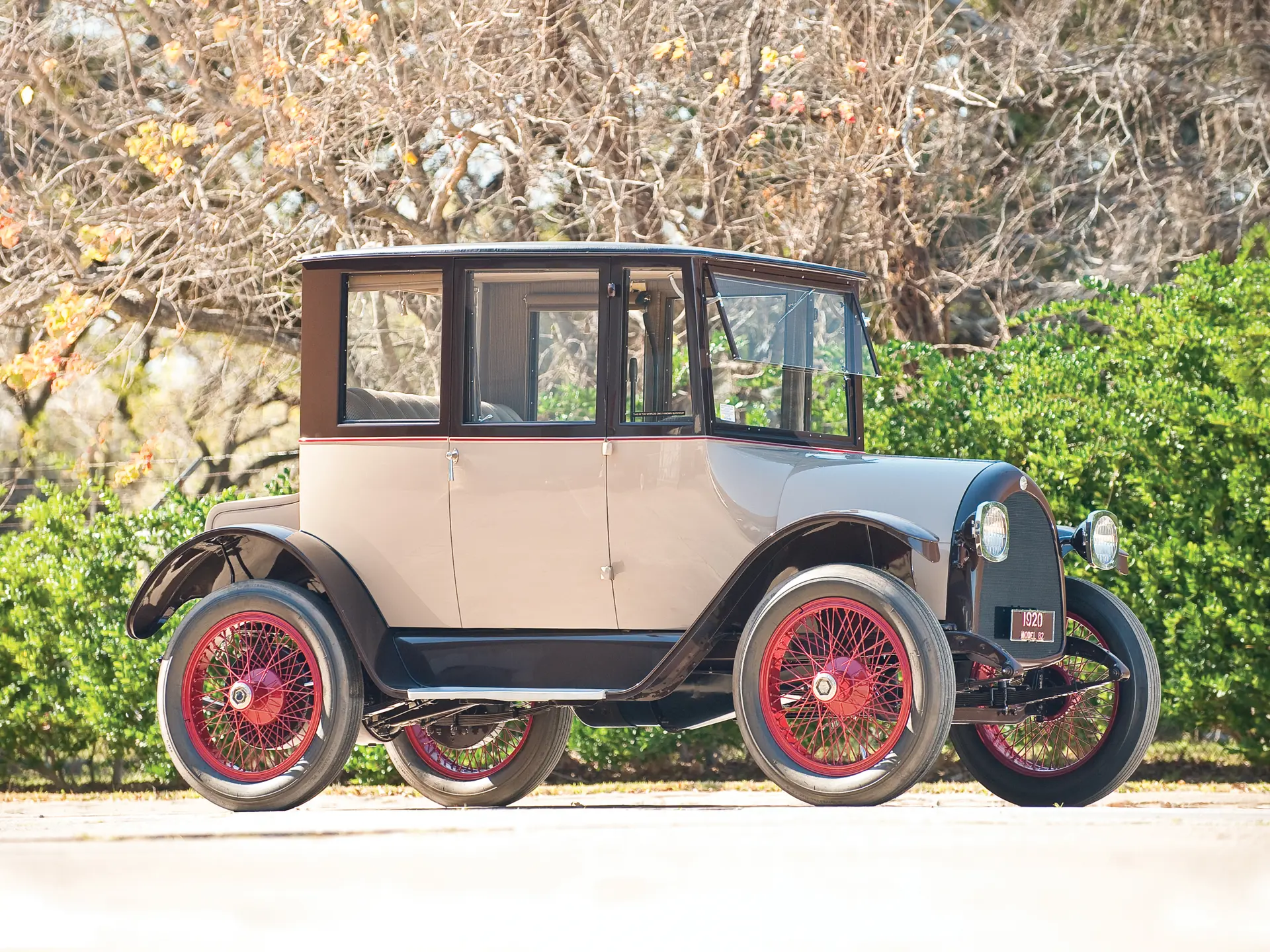 1920 Detroit Electric Model 82 Brougham | Motor City 2016 | RM Sotheby's