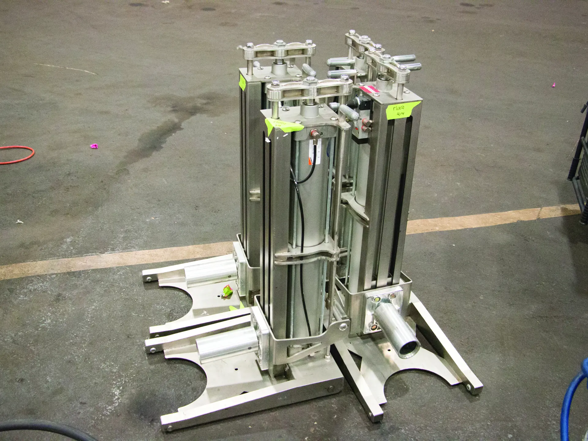 Camozi Pneumatic Car Lifts | Auburn Spring 2017 | RM Sotheby's