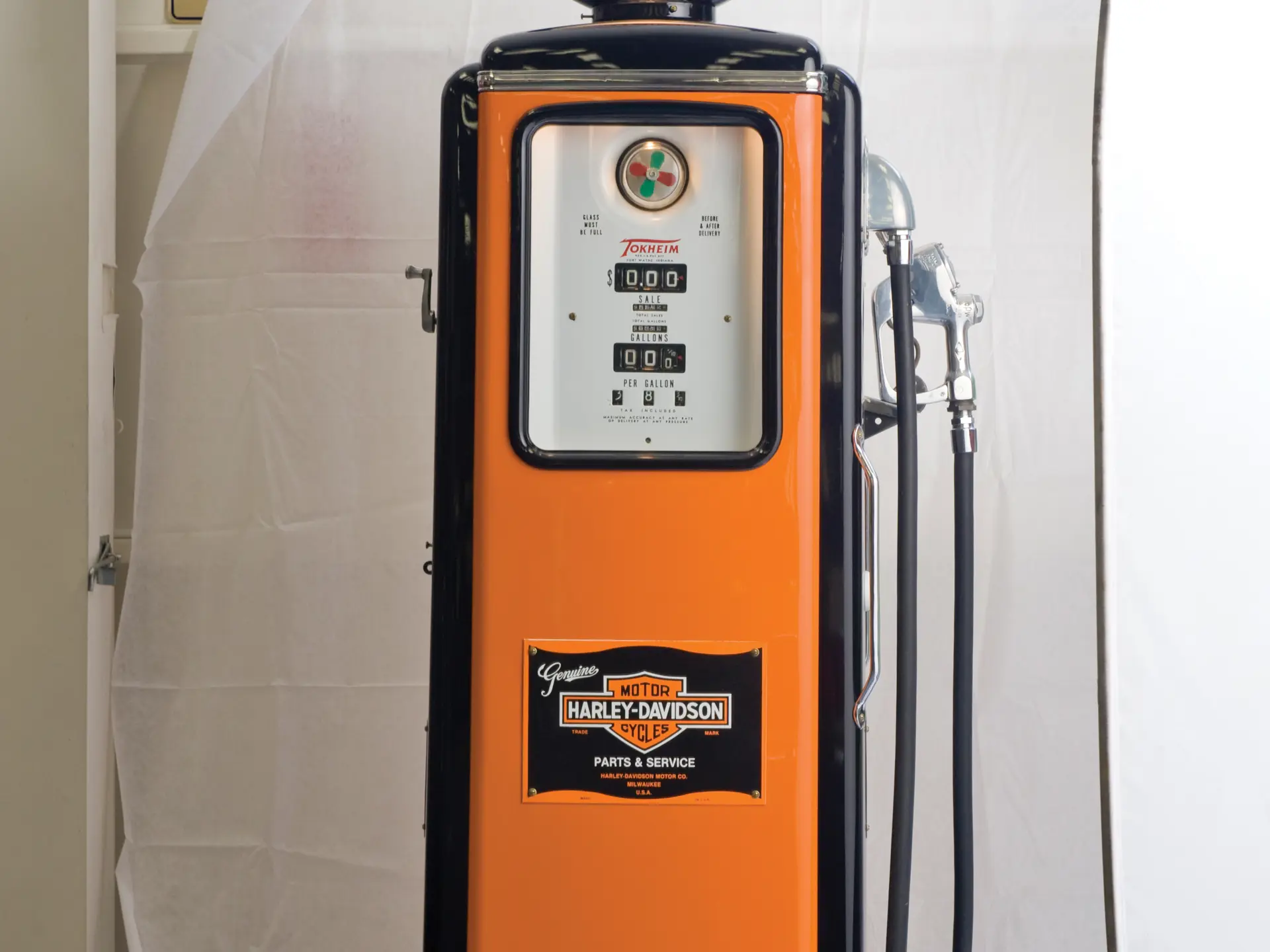 Harley Davidson Gas Pump | Vintage Motor Cars of Hershey 2009 | RM ...
