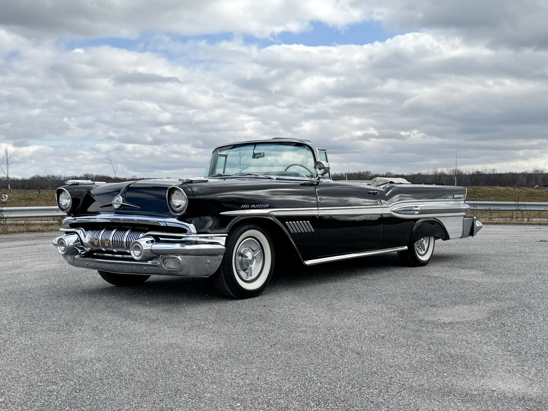 1957 Pontiac Star Chief Custom Bonneville | Miami 2024 | RM Sotheby's