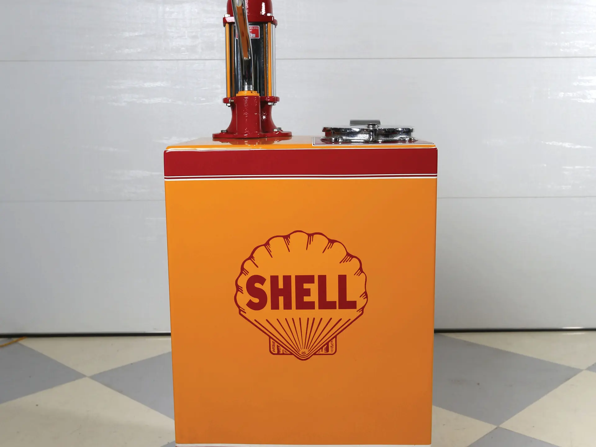 Gas Station Oil Lubster | Auburn Fall 2015 | RM Sotheby's