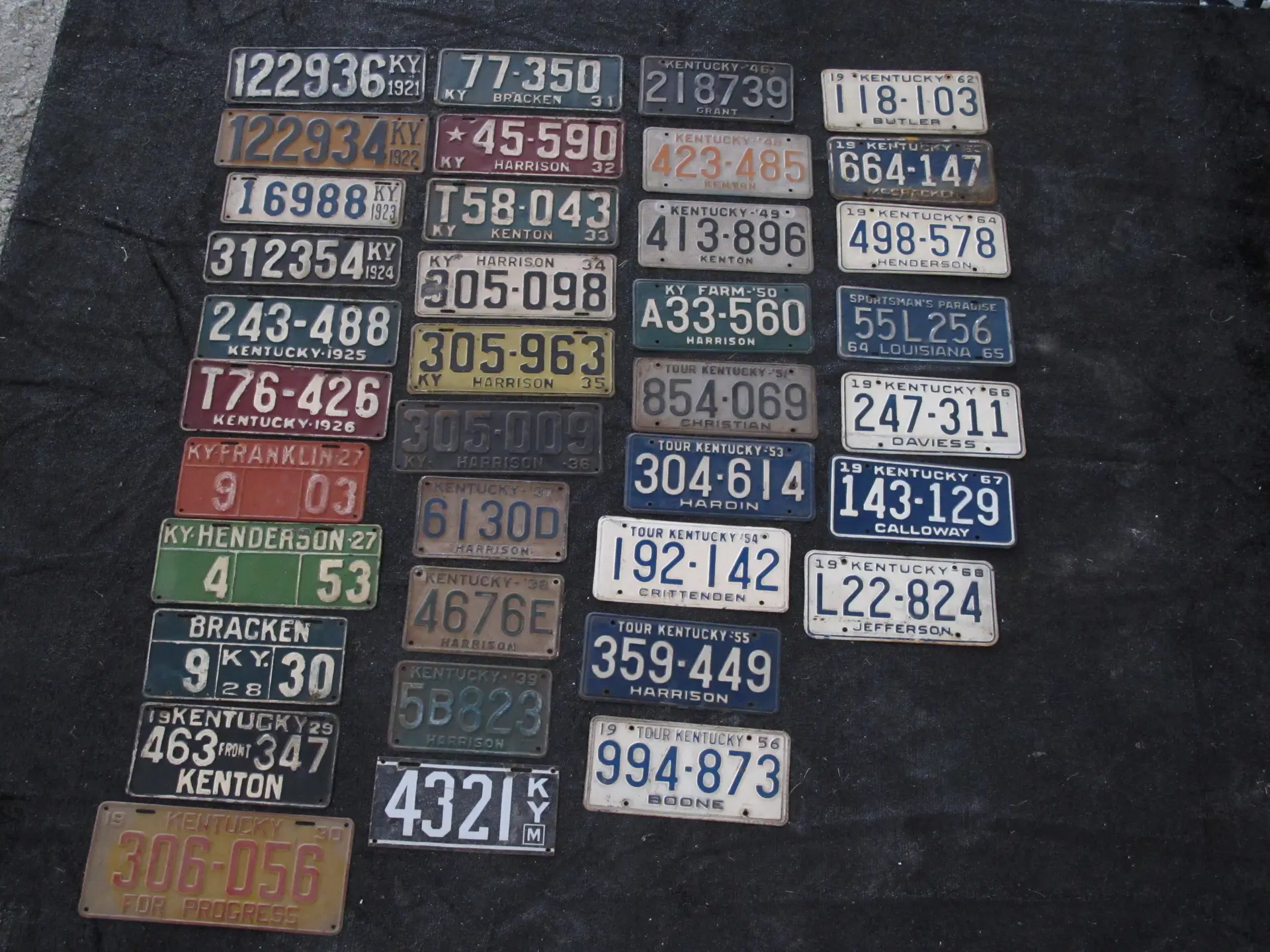 Lot of Kentucky License Plates | The Lee Roy Hartung Collection | RM ...