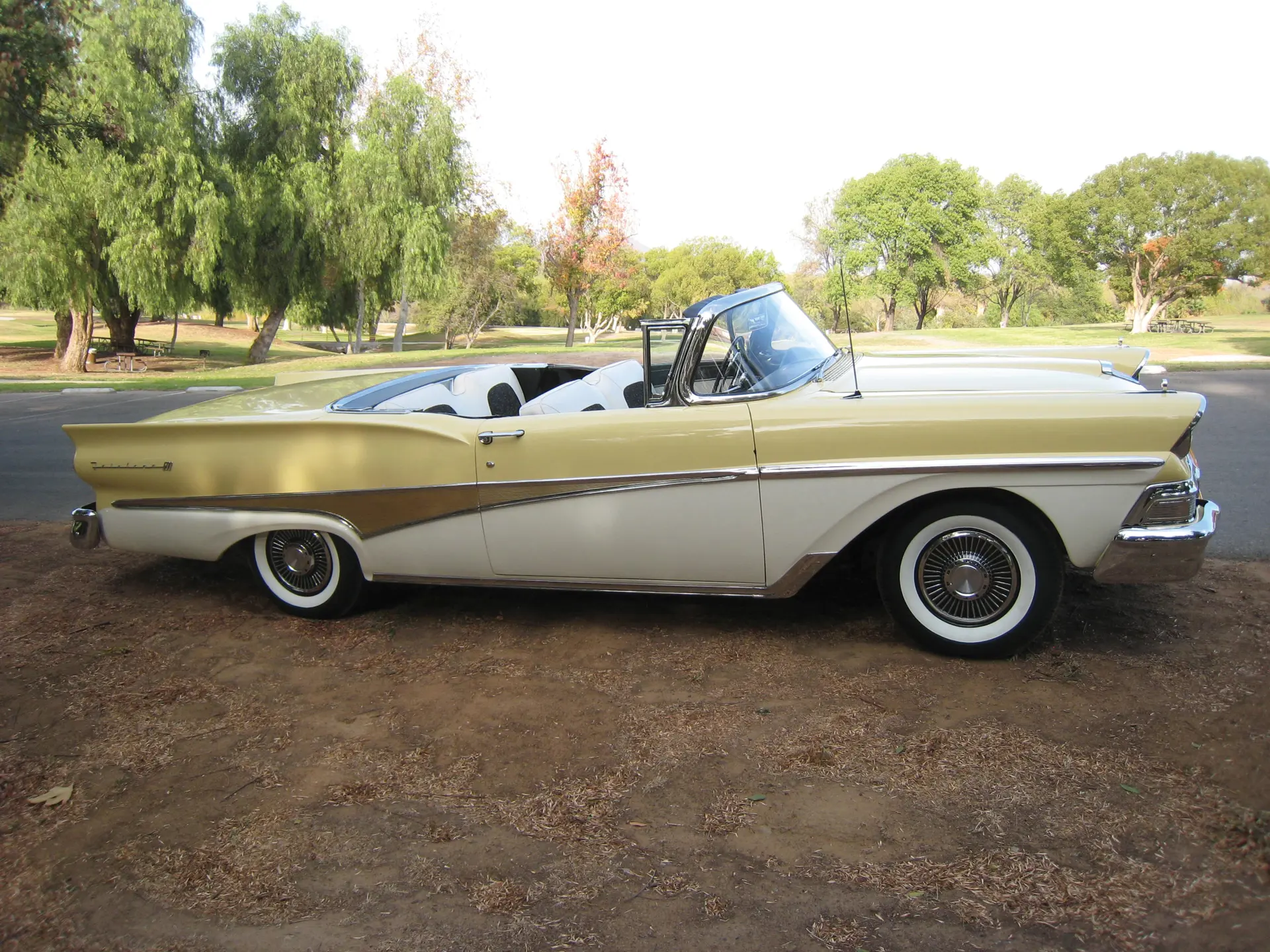1958 Ford Fairlane 500 Skyliner Retractable Hardtop | Automobiles of ...