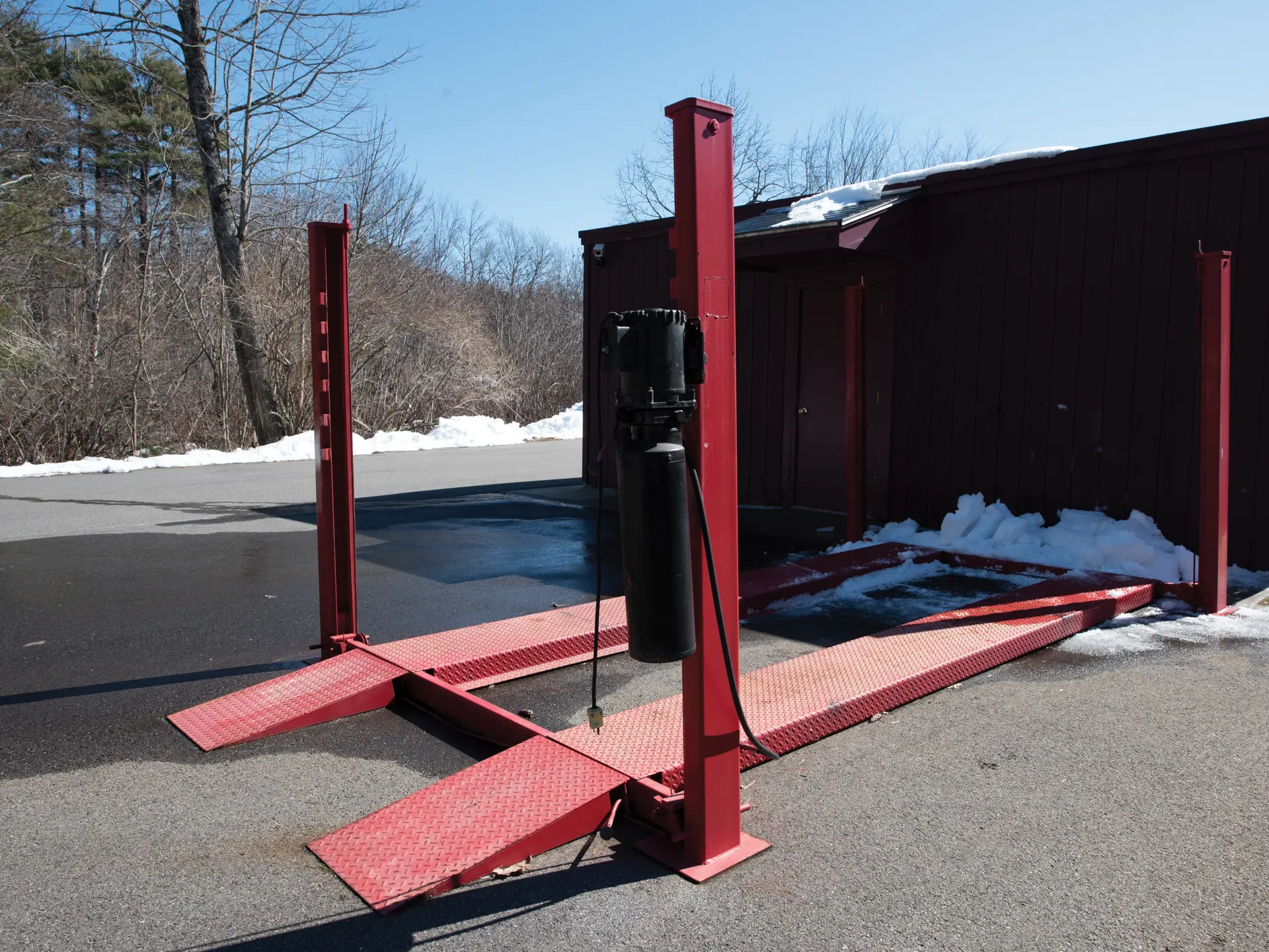 Four-Post Hydraulic Lift | The Dingman Collection | RM Sotheby's