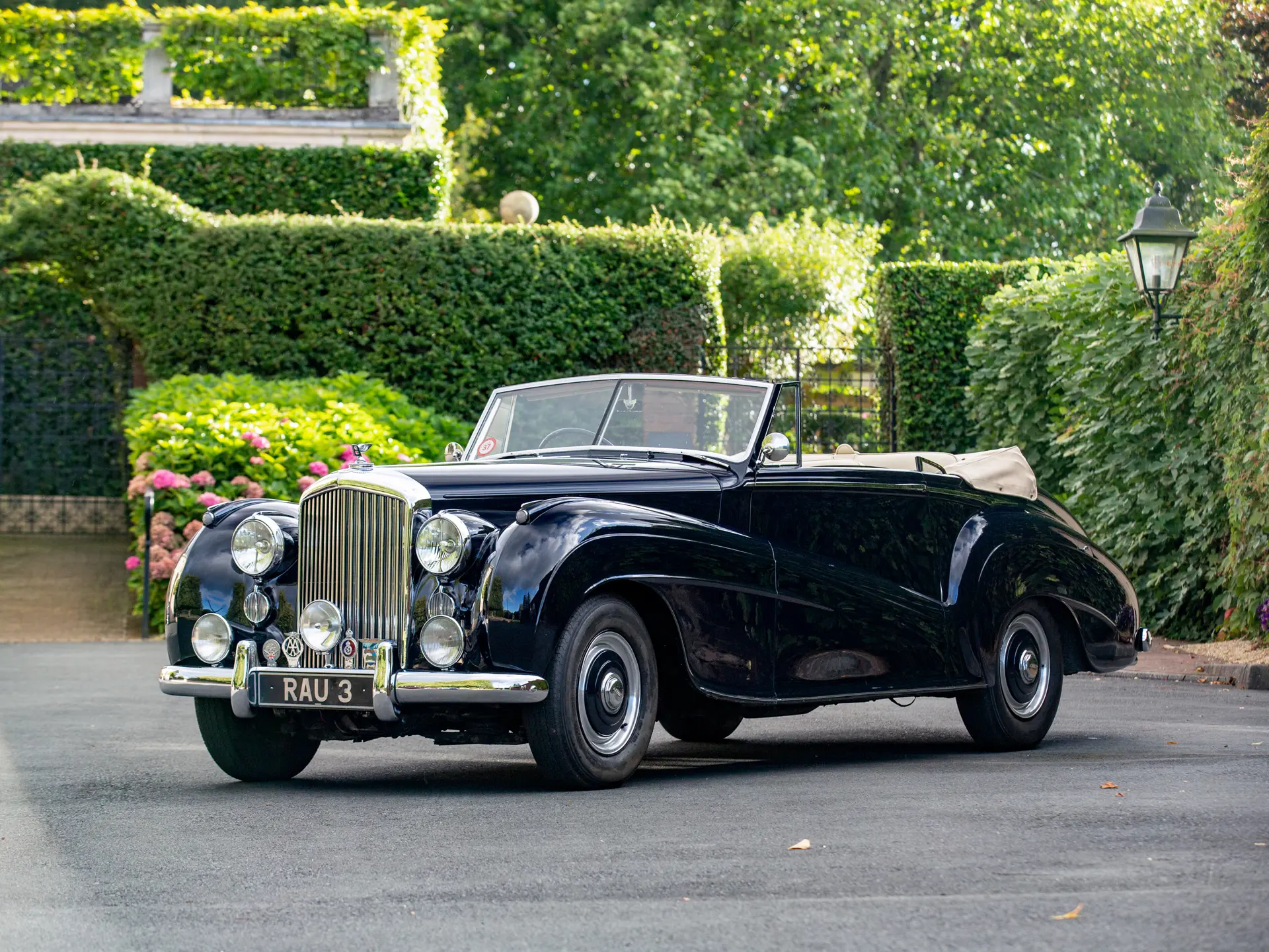 1953 Bentley R-Type Drophead Coupé by H.J. Mulliner | London 2024 | RM ...