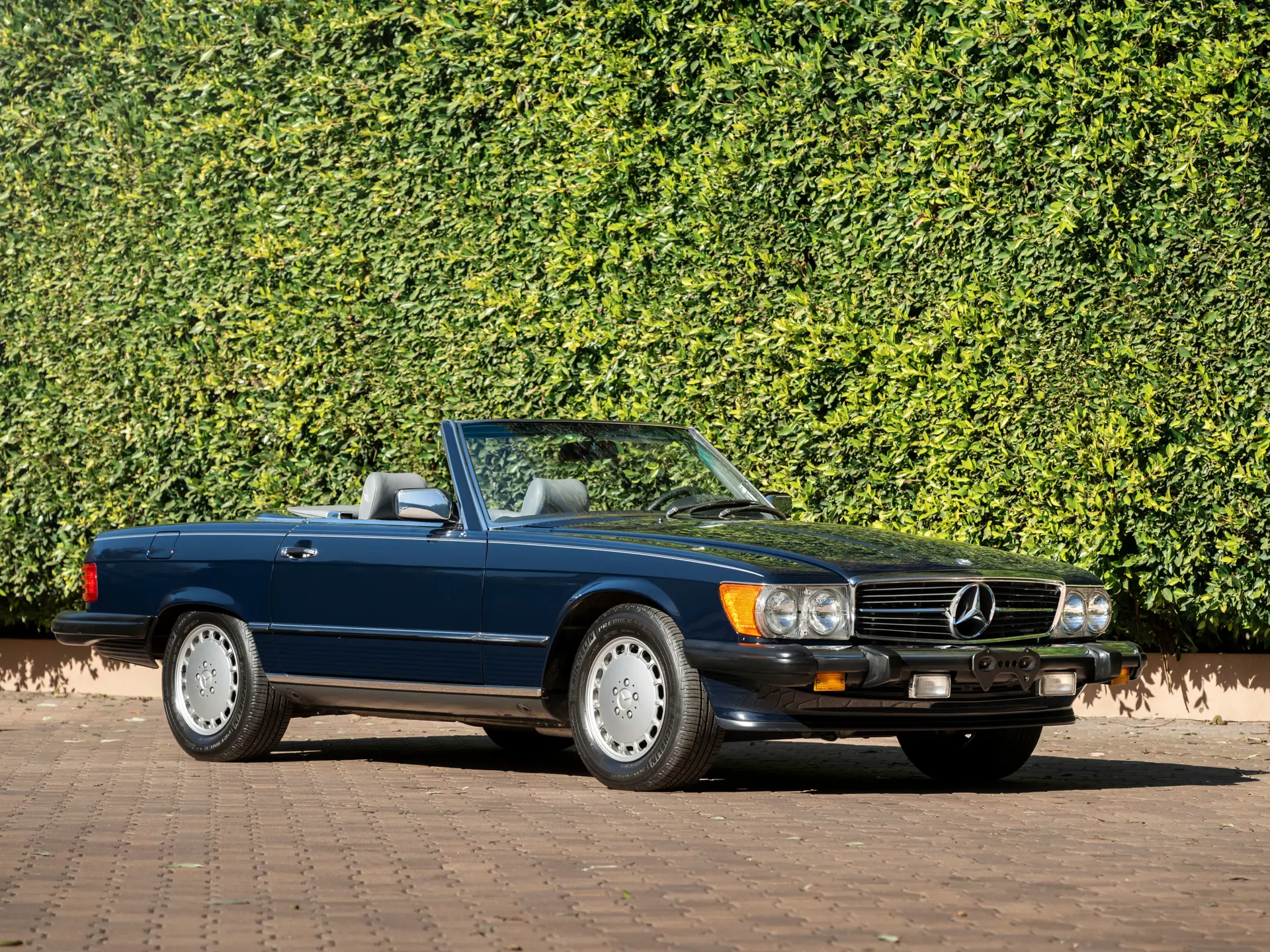 1988 Mercedes-Benz 560 SL | Miami 2025 | RM Sotheby's