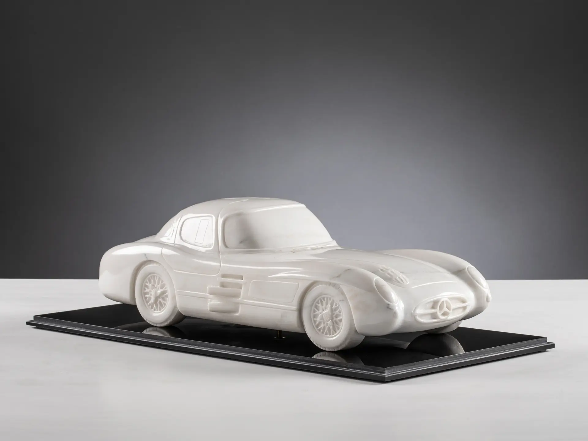 1955 Mercedes-Benz 300 SLR ‘Uhlenhaut Coupé’ 1:10 Marble Scale Model ...
