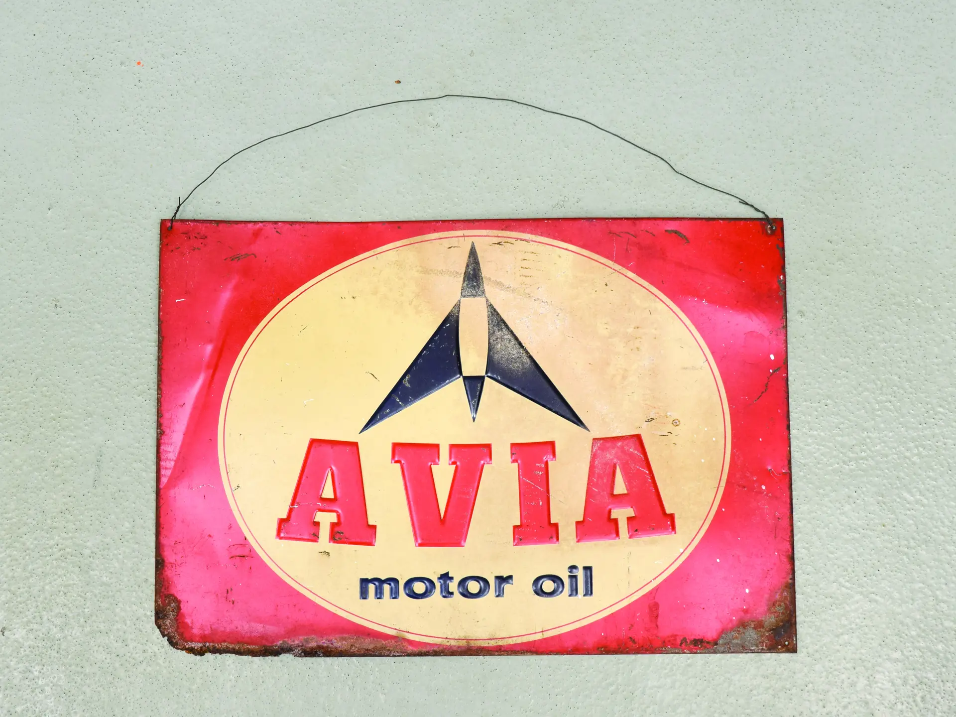 A single-sided, tin painted, Avia motor oil sign, 19" x 13.5". | Auburn ...