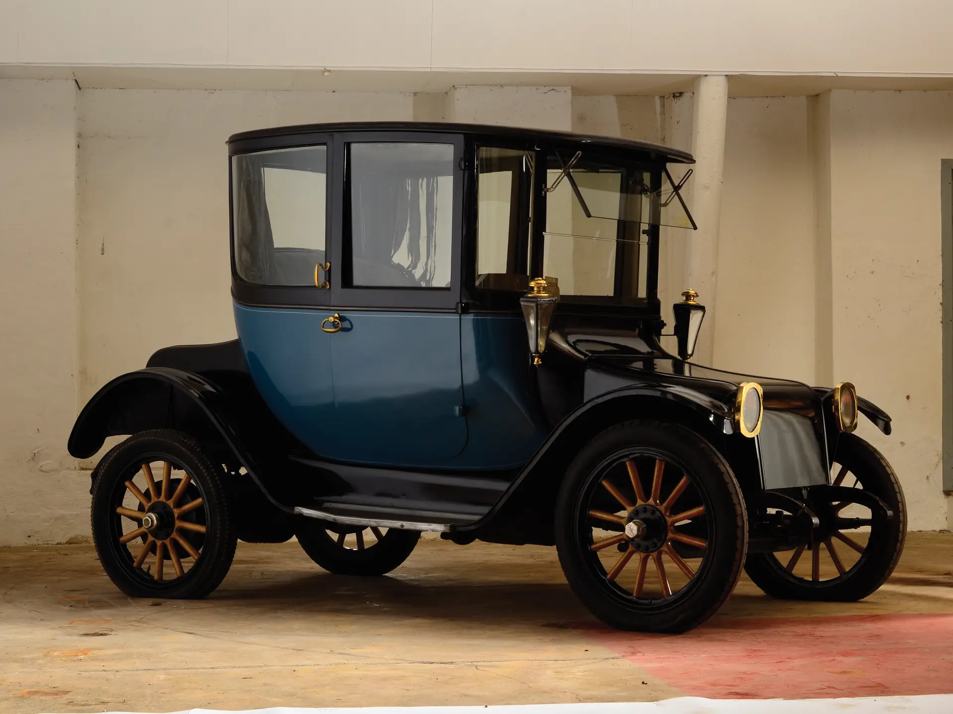 1918 Detroit Electric Model 75 Brougham | Aalholm Automobile Collection ...