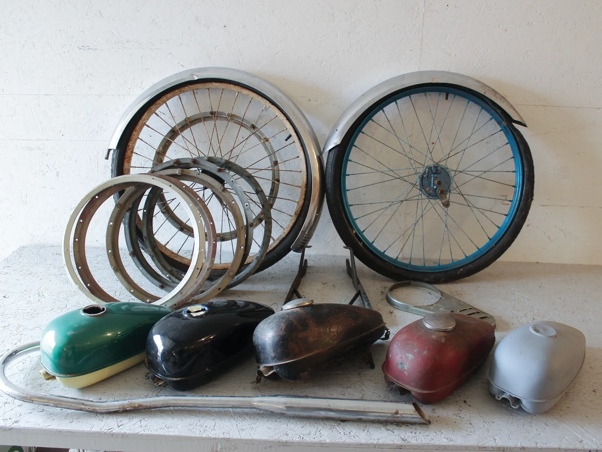 Whizzer Tanks and Assorted Parts | Auburn Spring 2018 | RM Sotheby's