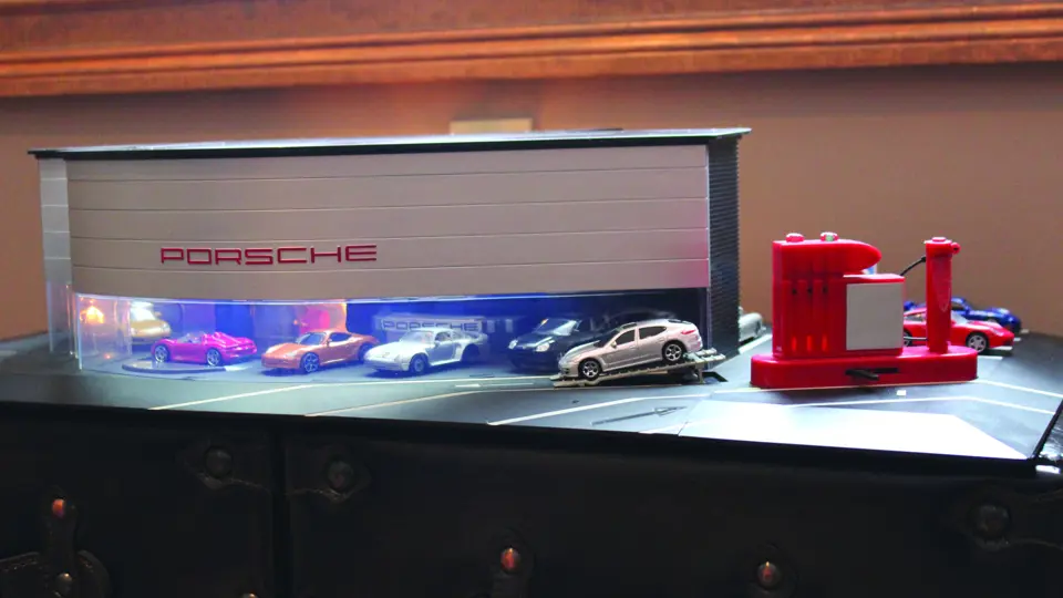 Porsche Dealer Model Display | Fort Lauderdale 2017 | RM Sotheby's