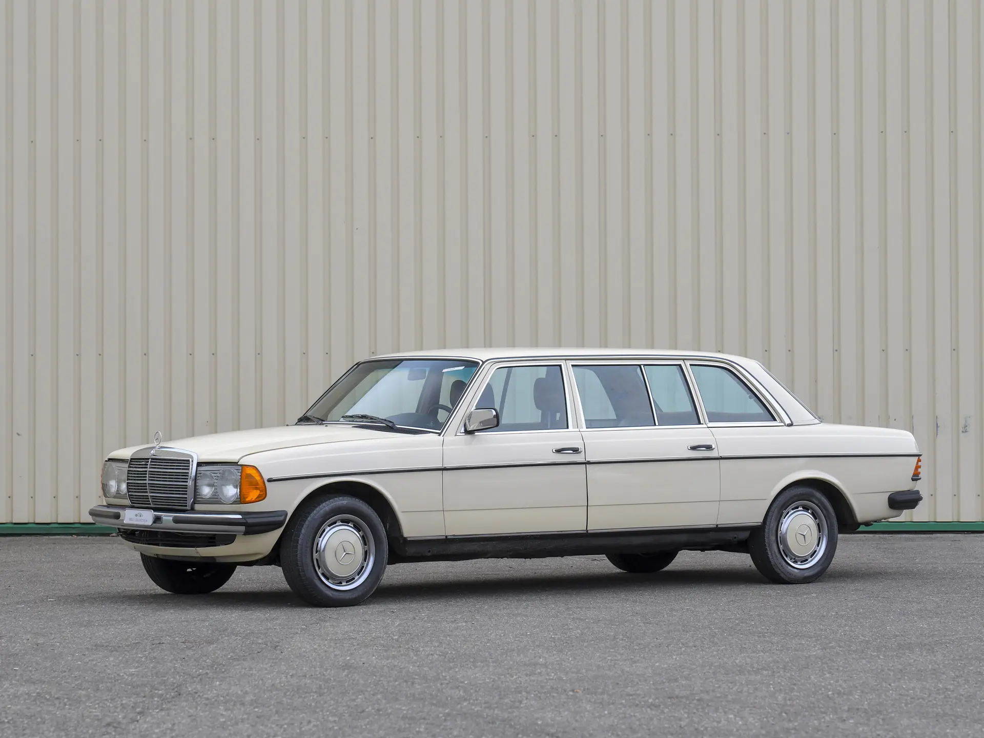 1978 Mercedes-Benz 250 Long Wheelbase Saloon | St. Moritz 2023 | RM ...