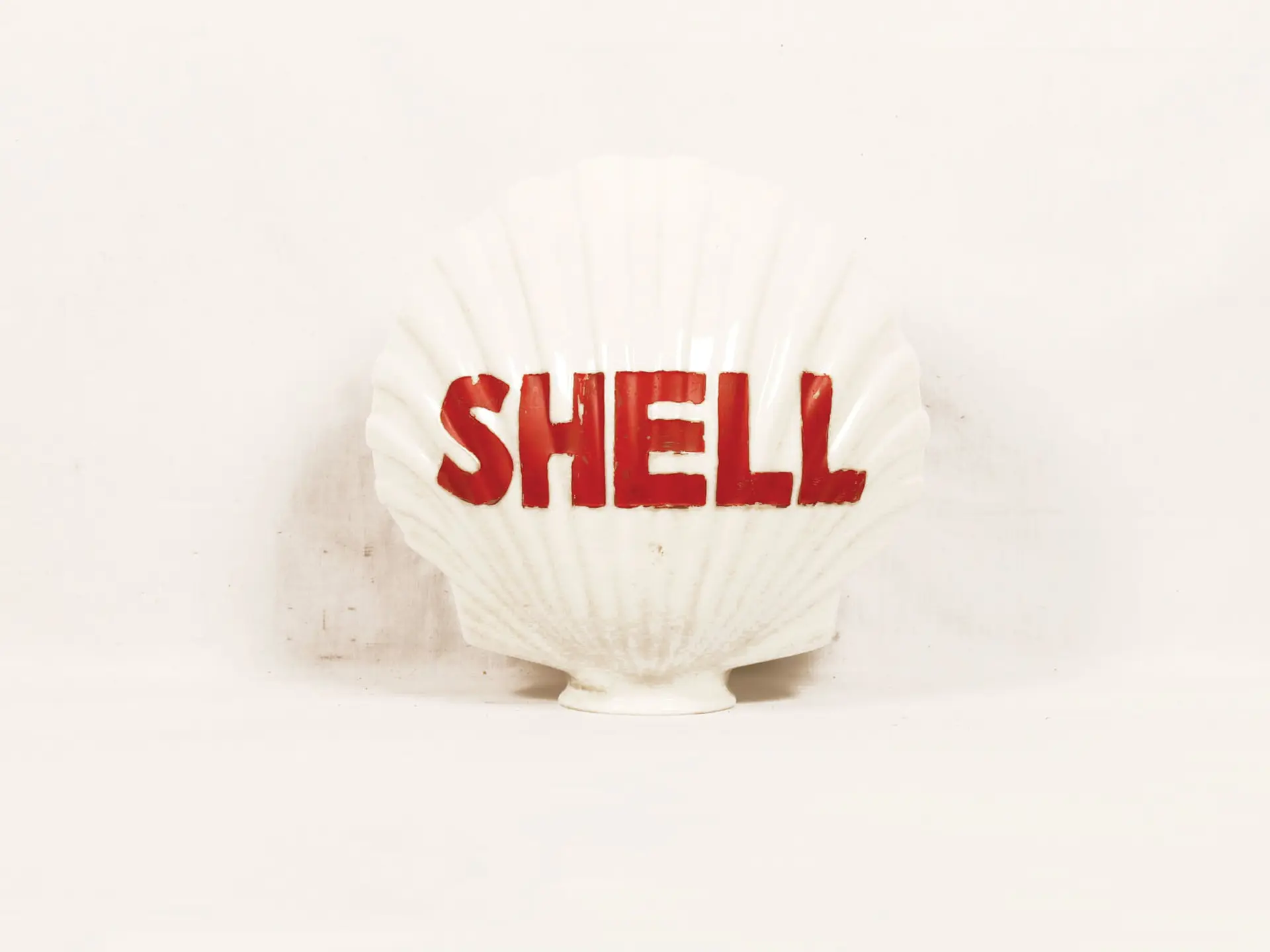 Shell Clam-Shaped Glass Gas Pump Globe | Auburn Memorabilia Auction ...
