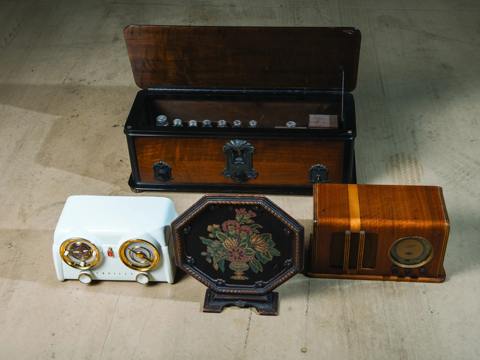 A group of antique radios | Auburn Fall 2017 | RM Sotheby's