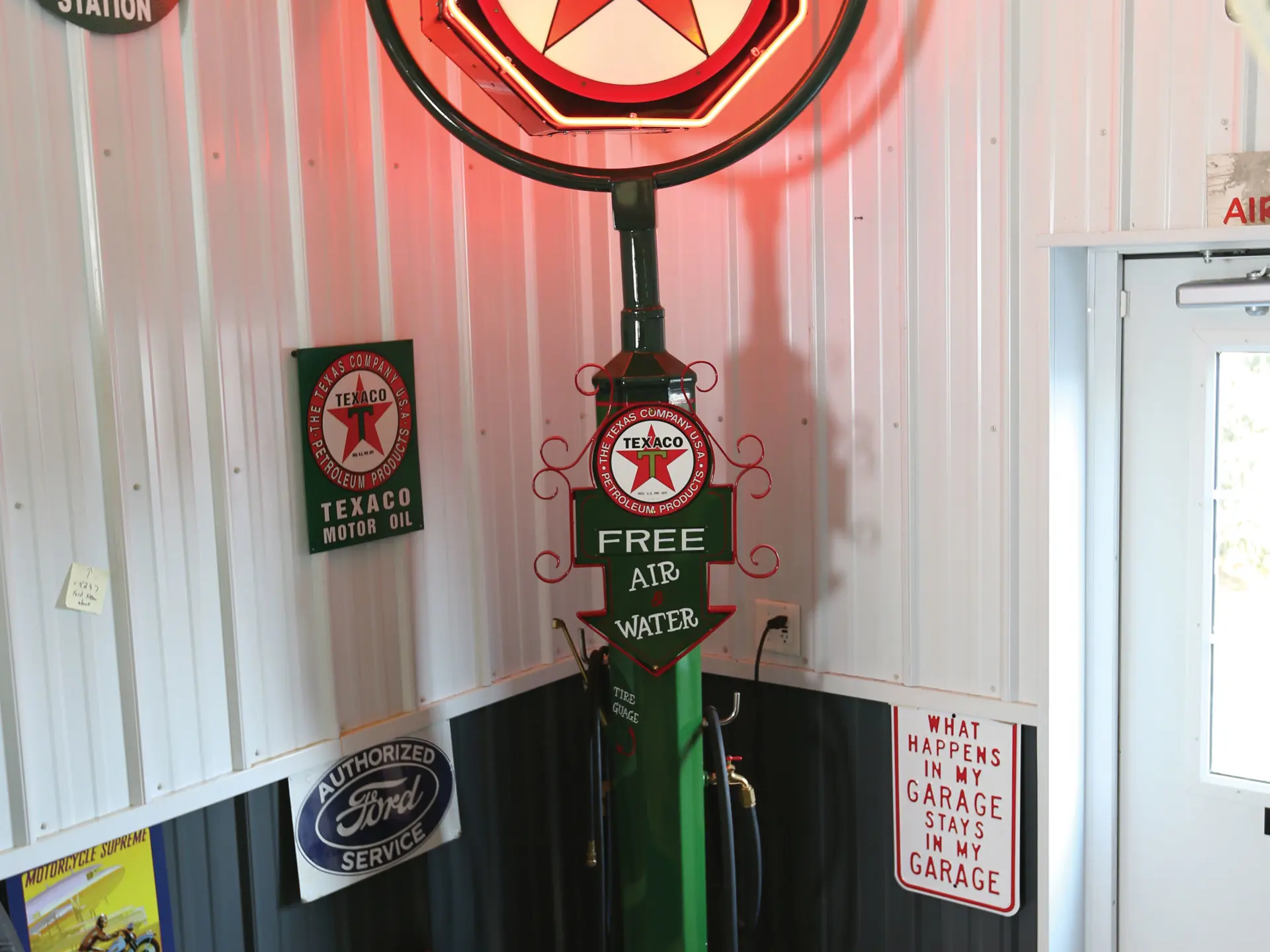 Texaco Air Tower | Auburn Fall 2015 | RM Sotheby's