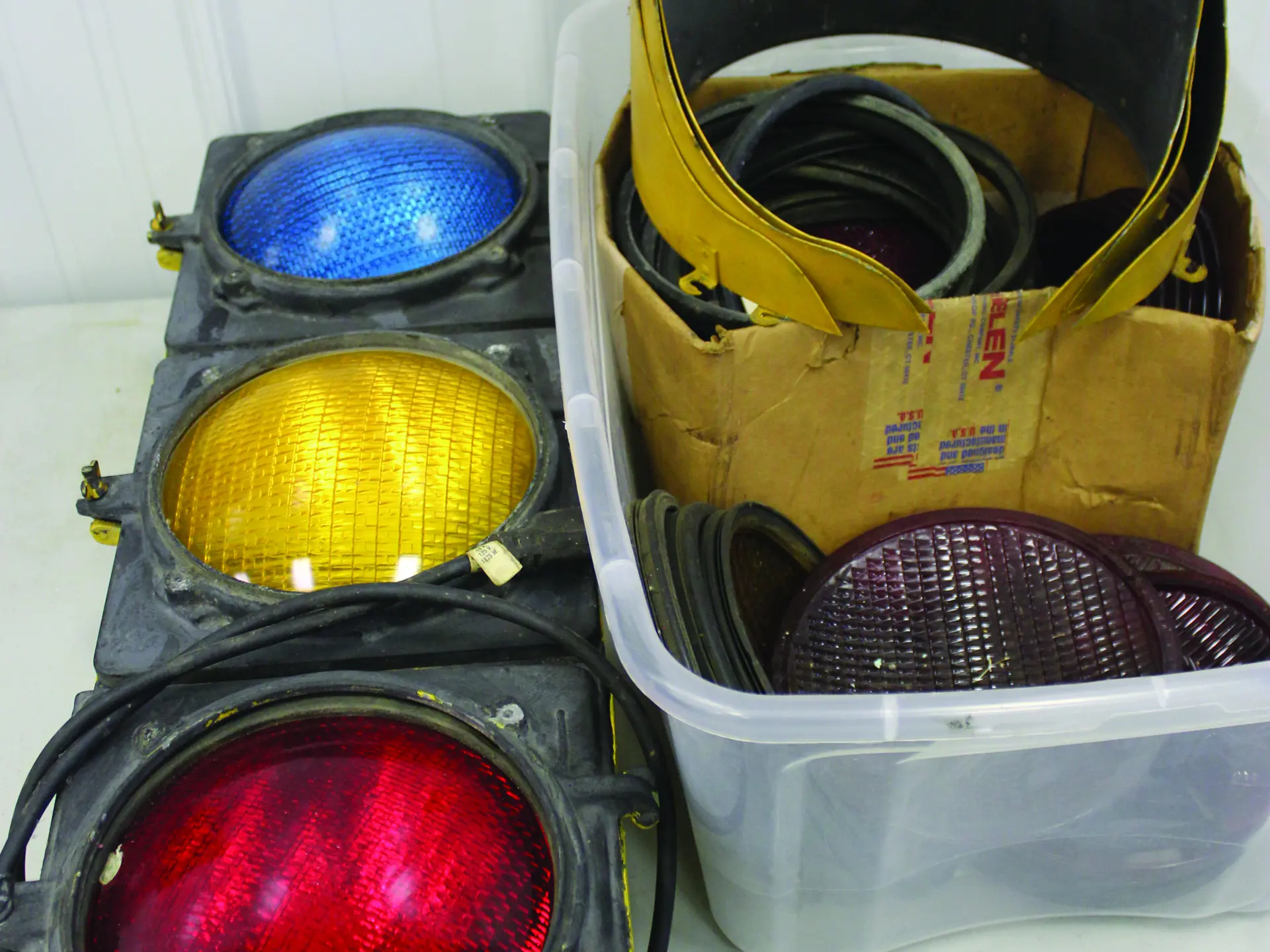 Illuminated traffic signal with additional lenses | Auburn Fall 2017 ...