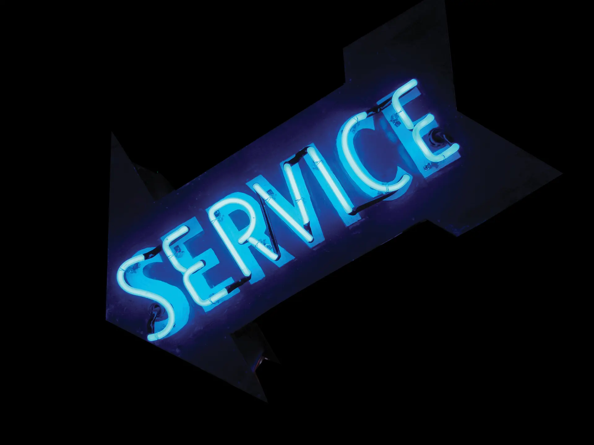 Service Arrow Neon Sign | Vintage Motor Cars of Hershey 2009 | RM Sotheby's
