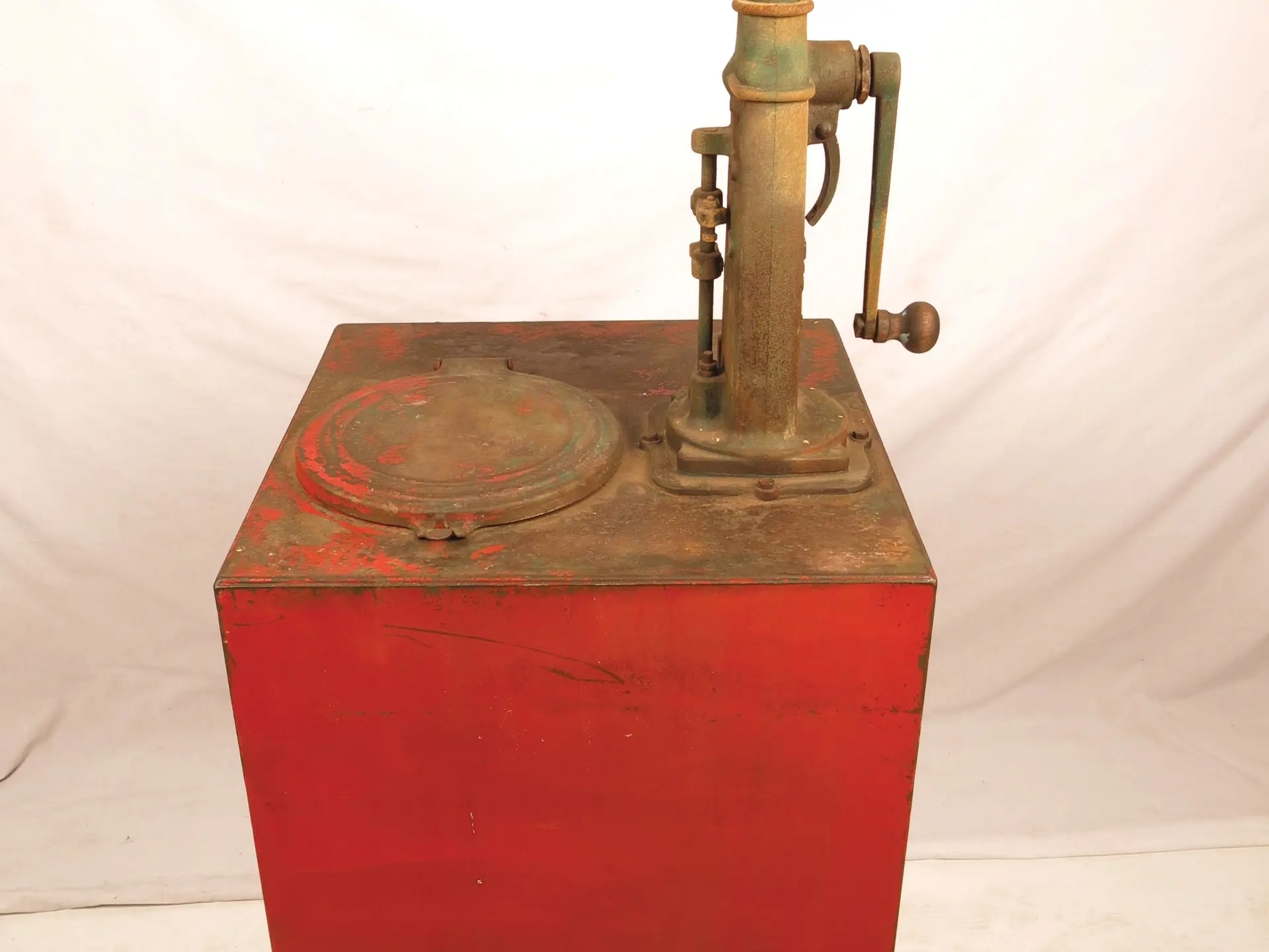 Bennett Oil Lubster Square (5'X 2' X 2') | Auburn Fall 2013 | RM Sotheby's