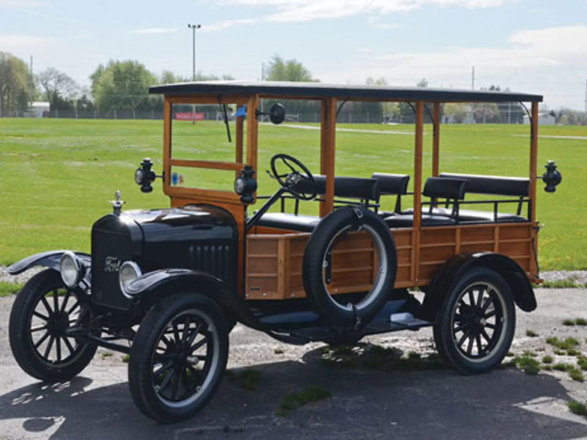 1925 Ford Model T Suburban | Auburn Spring 2013 | RM Sotheby's