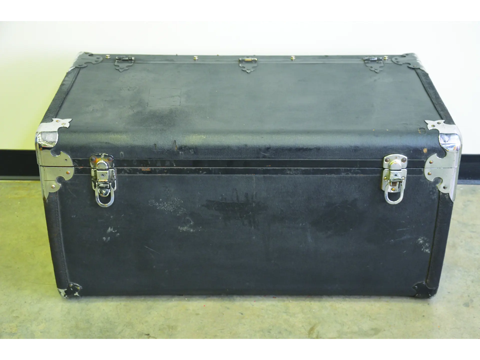 A 1928 black Packard trunk | Auburn Fall 2016 | RM Sotheby's