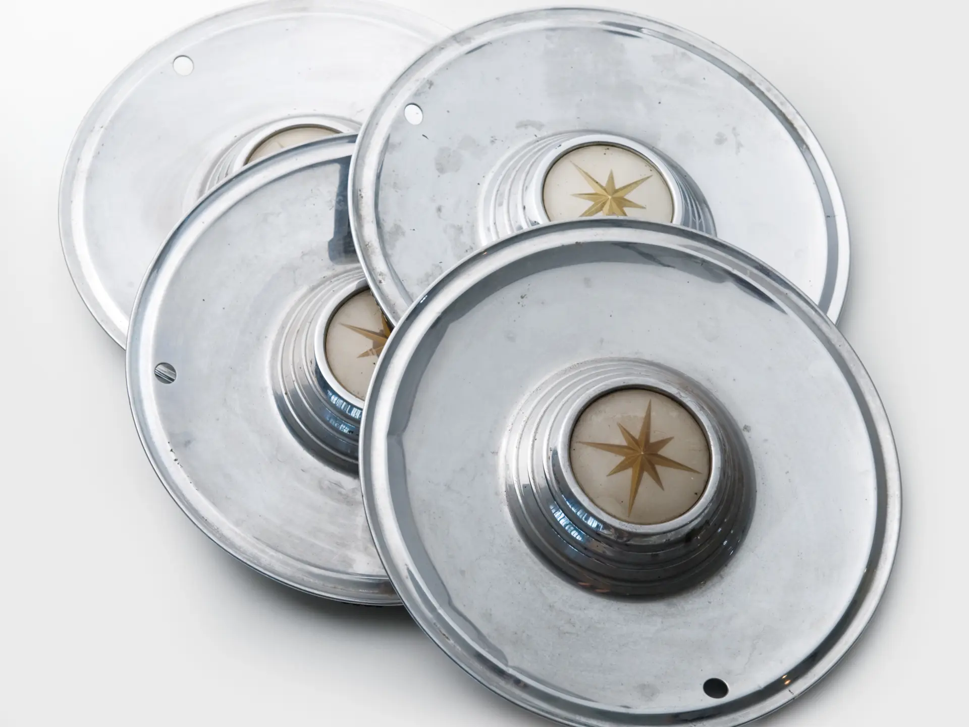 Oldsmobile and Lincoln Hubcaps | Vintage Motor Cars of Hershey 2009 ...