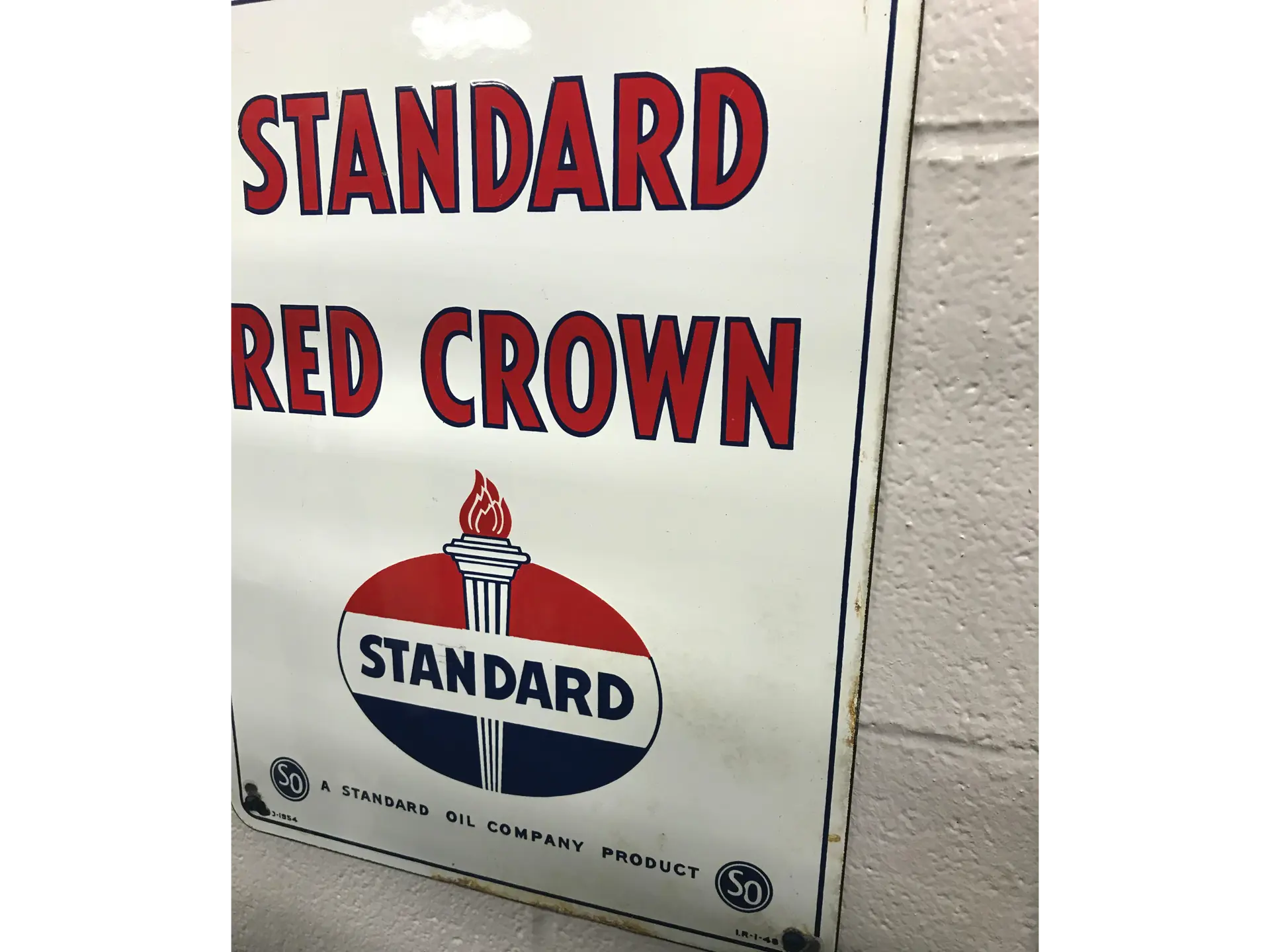 Standard Red Crown Porcelain Pump Plate | Auburn Fall 2018 | RM Sotheby's