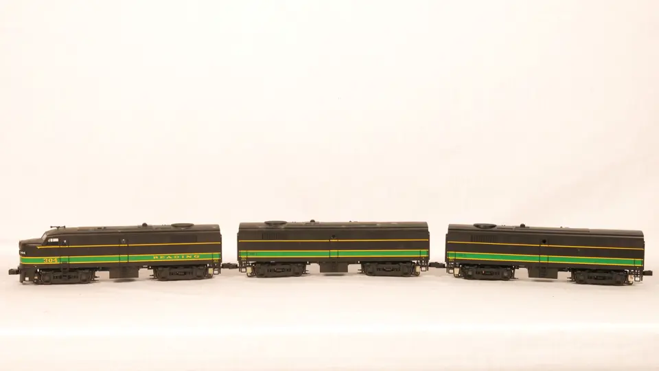 Three Weaver O Gauge Reading 25th Anniversary Hi-Rail FA-2 Diesel ...
