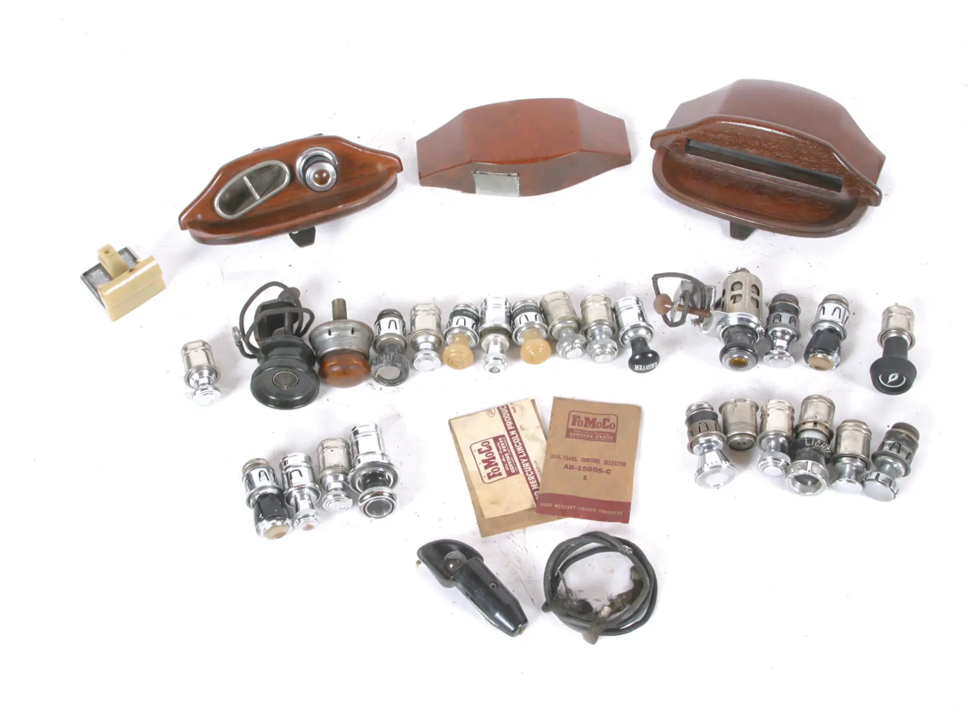 AUTOMOTIVE CIGARETTE LIGHTERS | Private Collection of Tom & Marlene ...