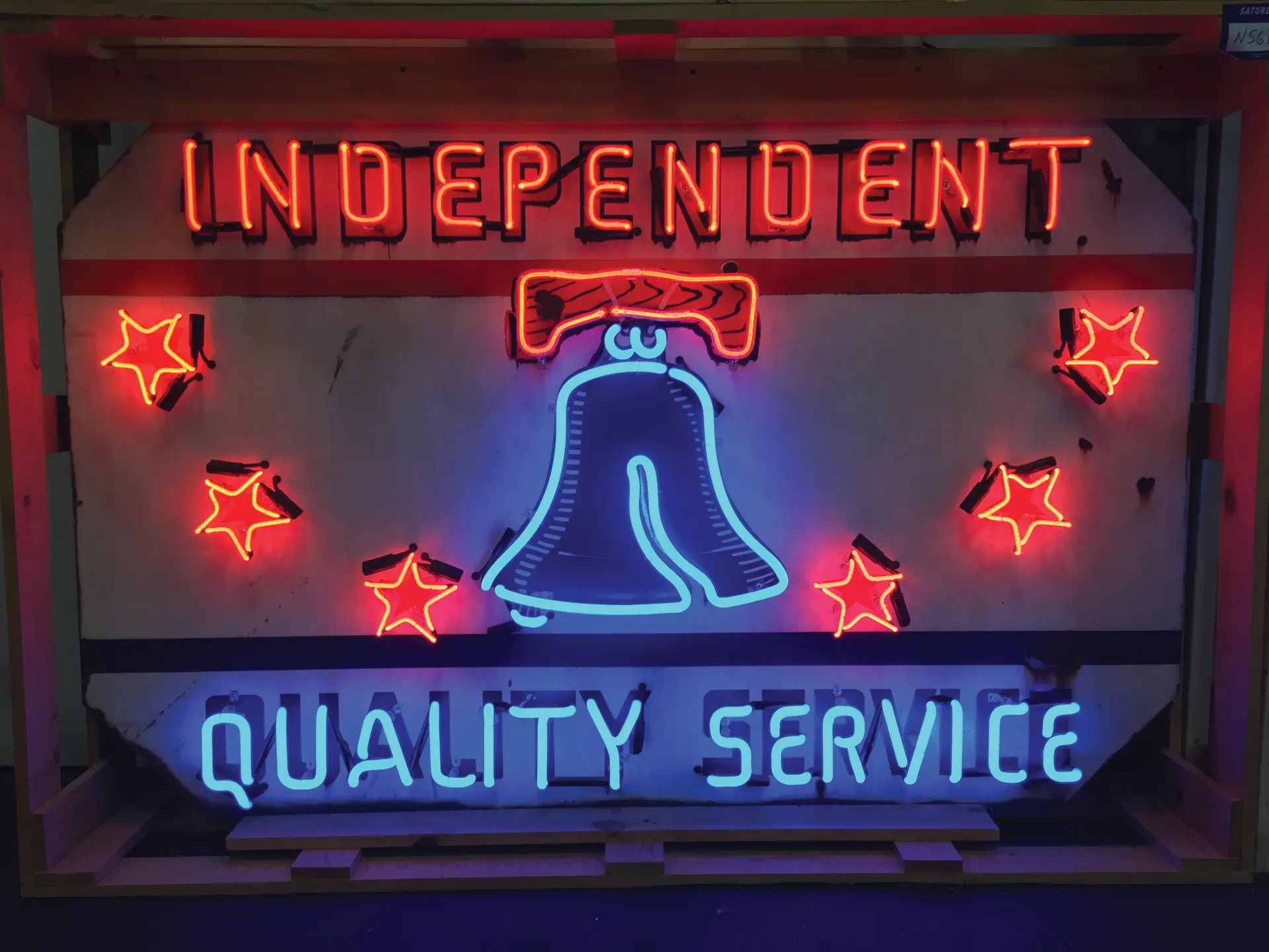 Independent Quality Service Neon Sign | Auburn Fall 2018 | RM Sotheby's