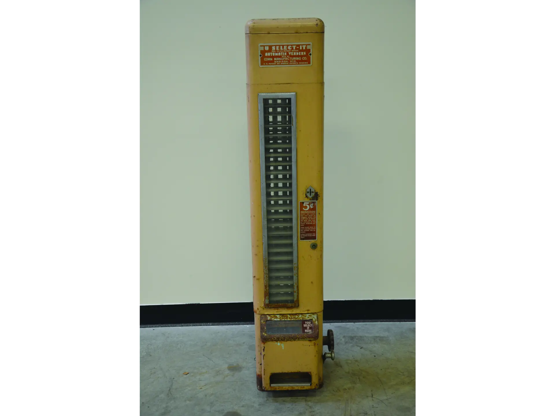 ‘You-select-it’ automatic vending machine. | Auburn Fall 2016 | RM ...