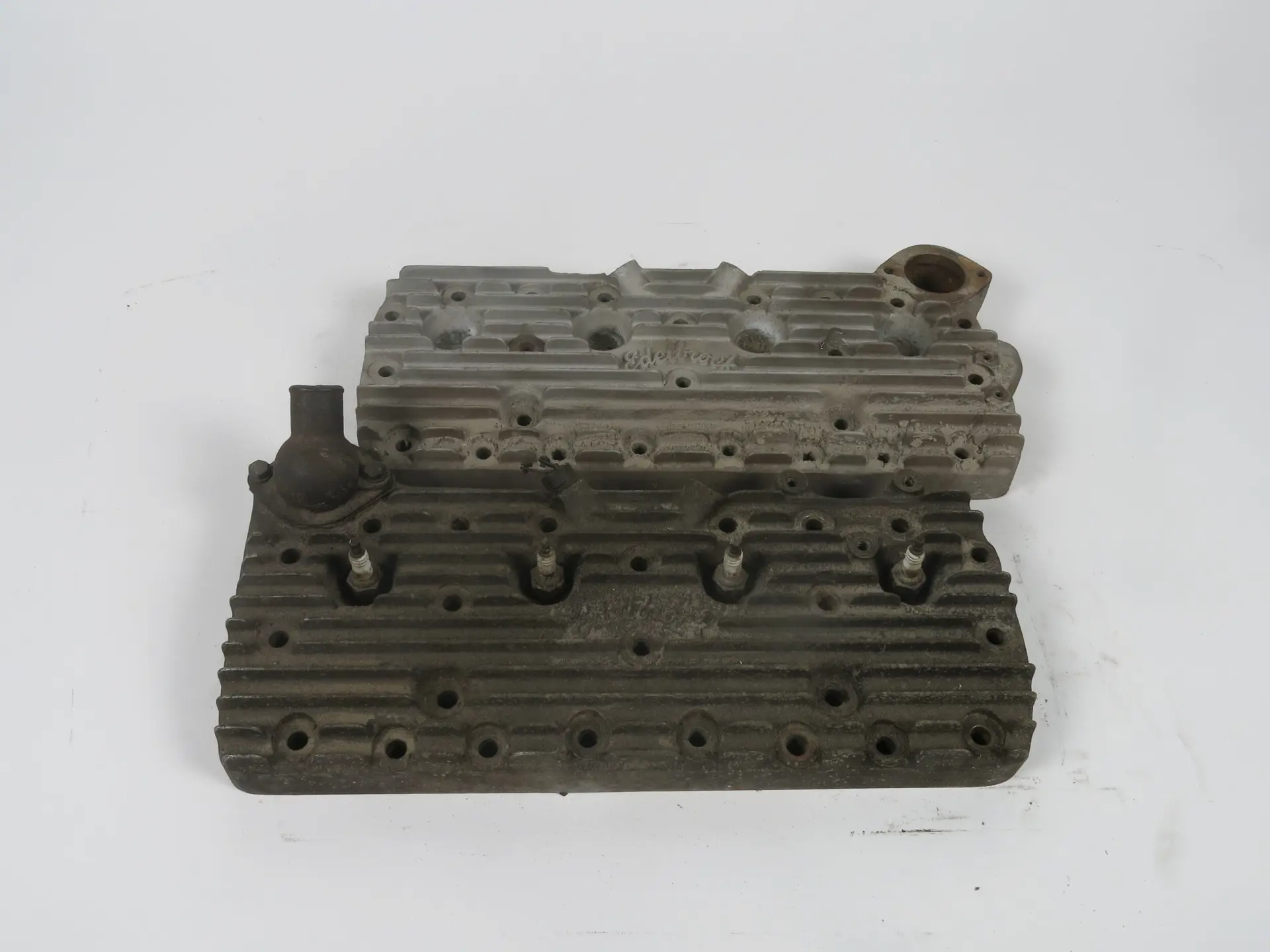 Edelbrock finned aluminum heads for 1949 - 1953 Ford Flathead | Auburn ...