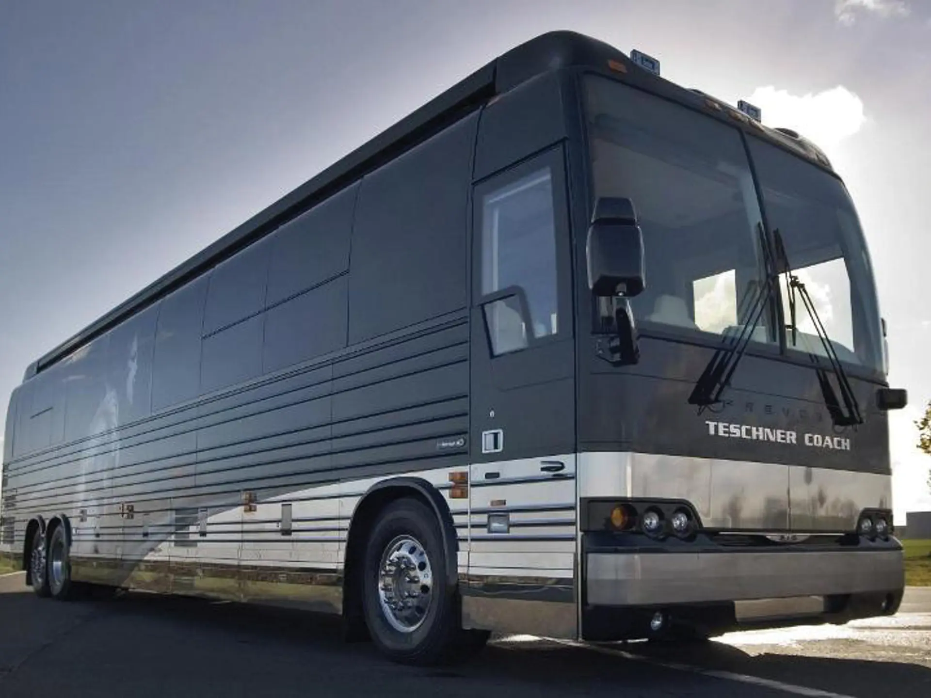 2007 Prevost Teschner Conversion | Auburn Fall 2011 | RM Sotheby's
