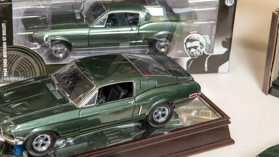 Steve McQueen "Bullitt" Mustang and Ferrari 250 GT/L Models | Dare to ...