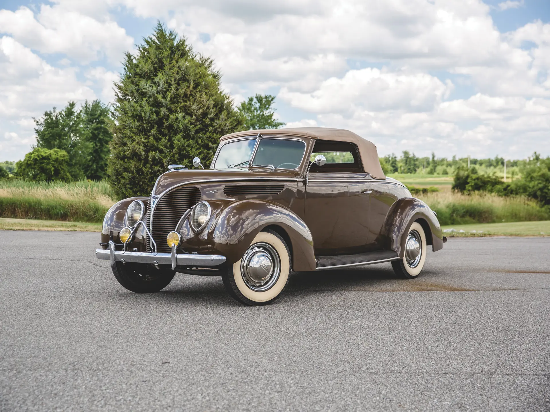 1938 Ford Deluxe Convertible | Auburn Fall 2018 | RM Sotheby's