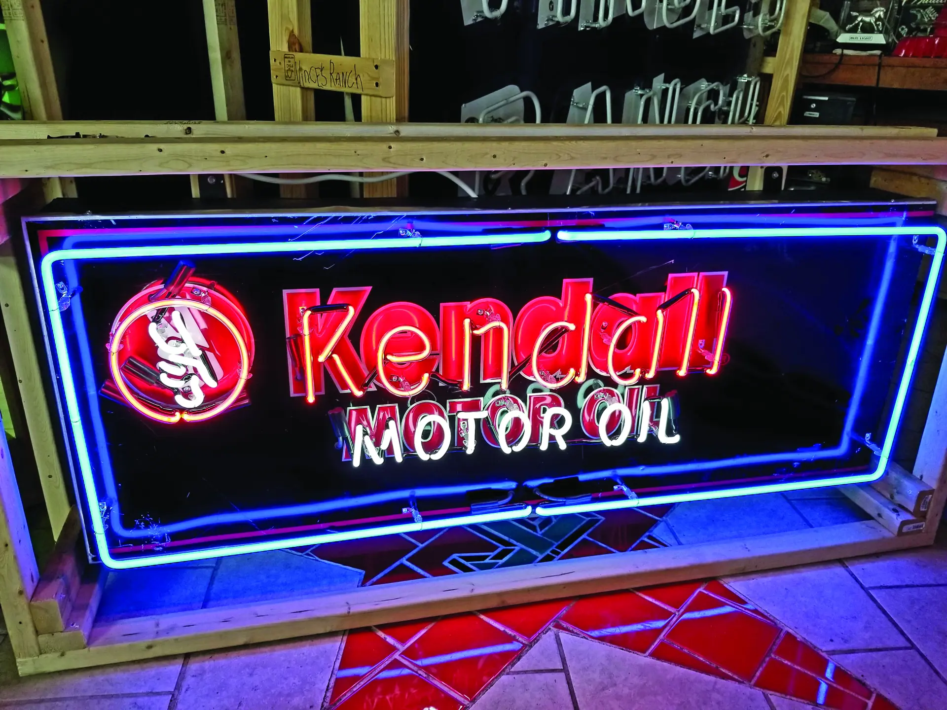 Kendall Motor Oil neon sign | Auburn Fall 2017 | RM Sotheby's