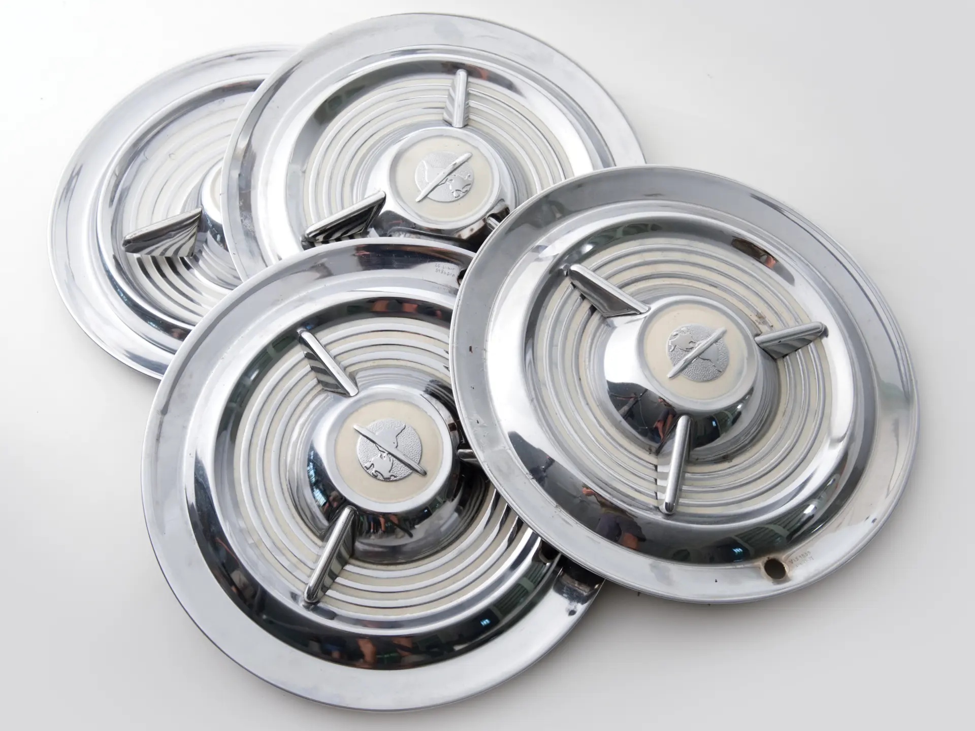 Oldsmobile Tri-Bar "Spinner" Hubcaps | Vintage Motor Cars of Hershey ...