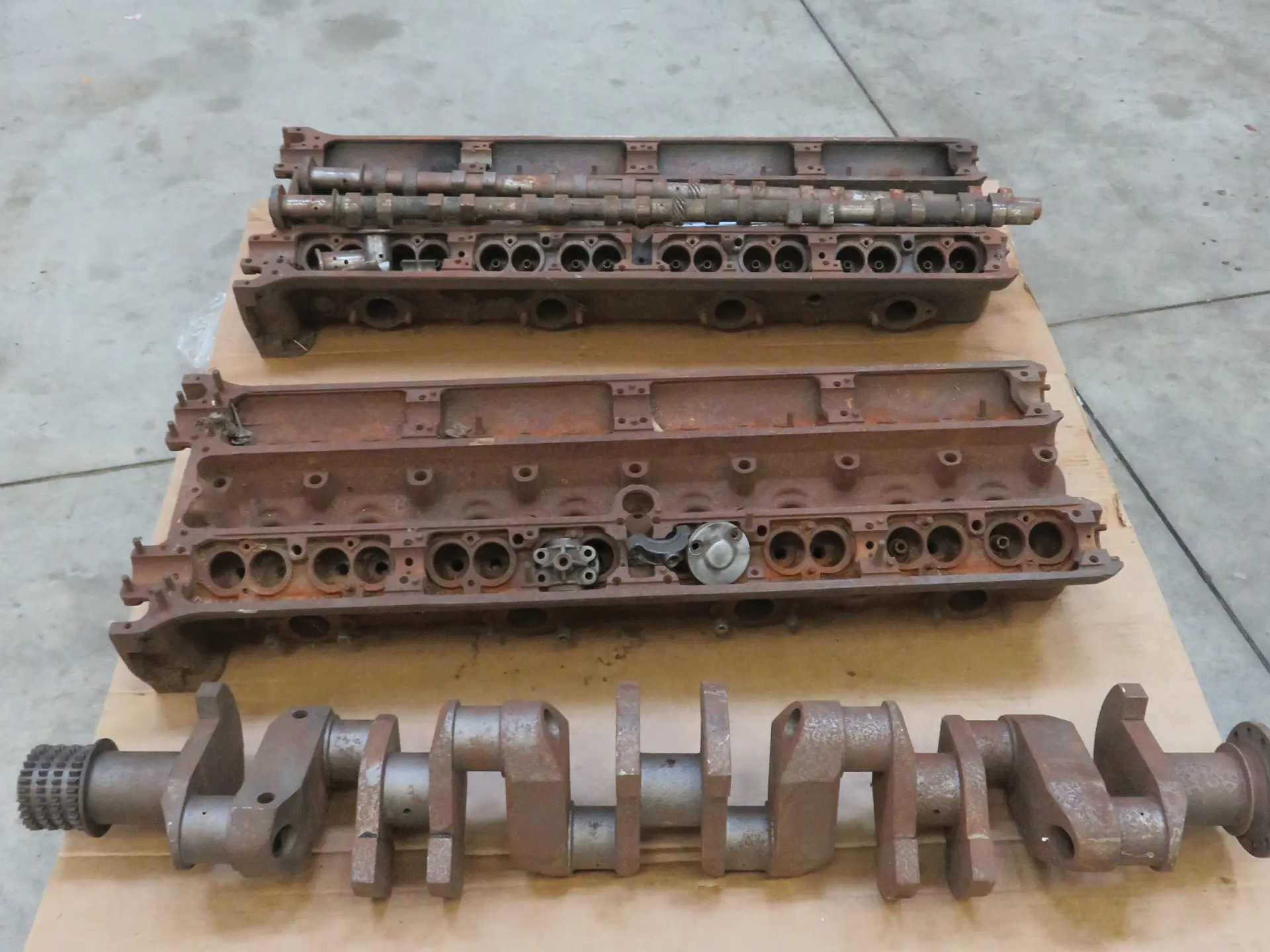 Two Duesenberg Cylinder Heads and Crankshaft | Auburn Fall 2015 | RM ...