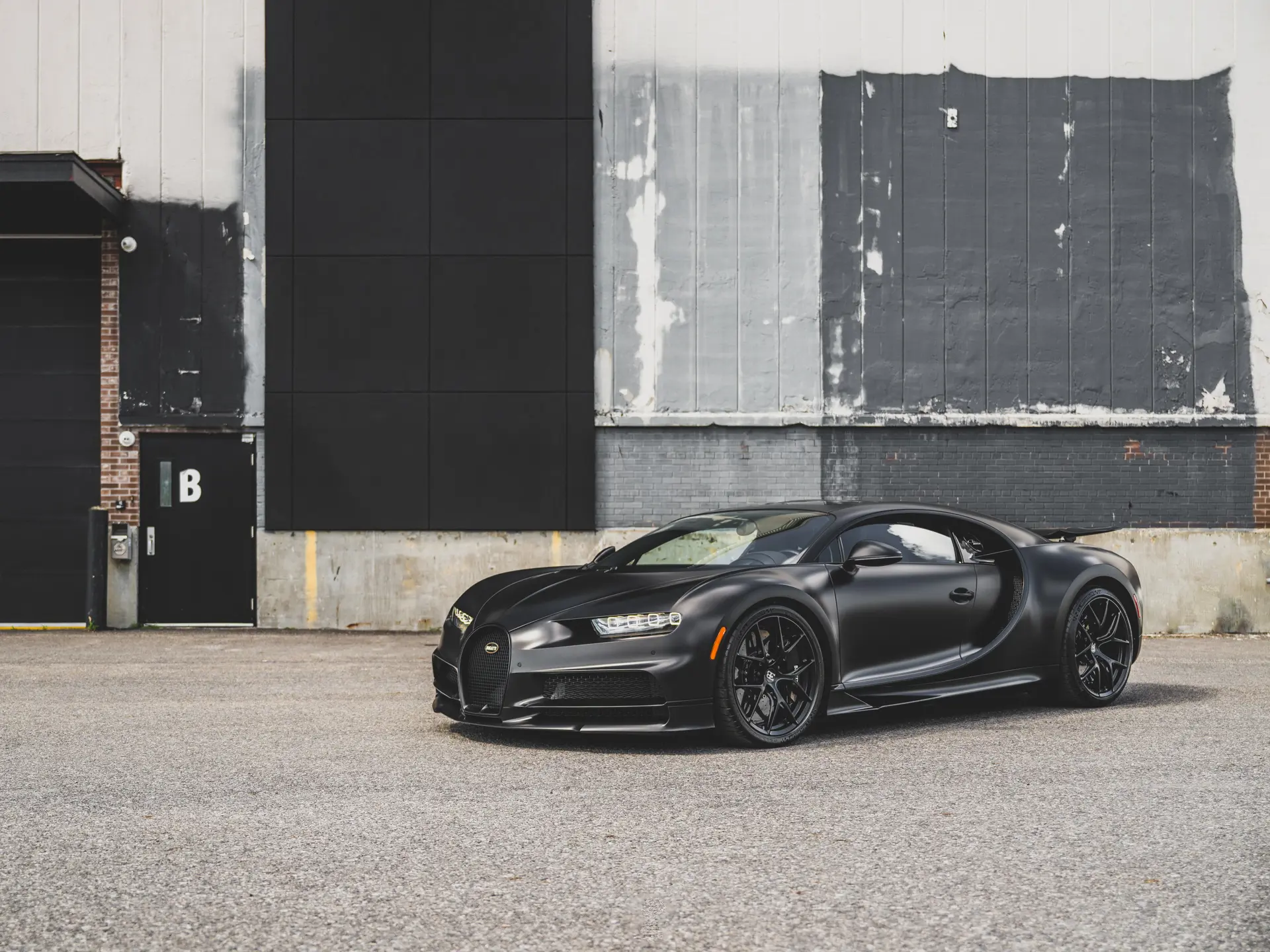 pure black bugati