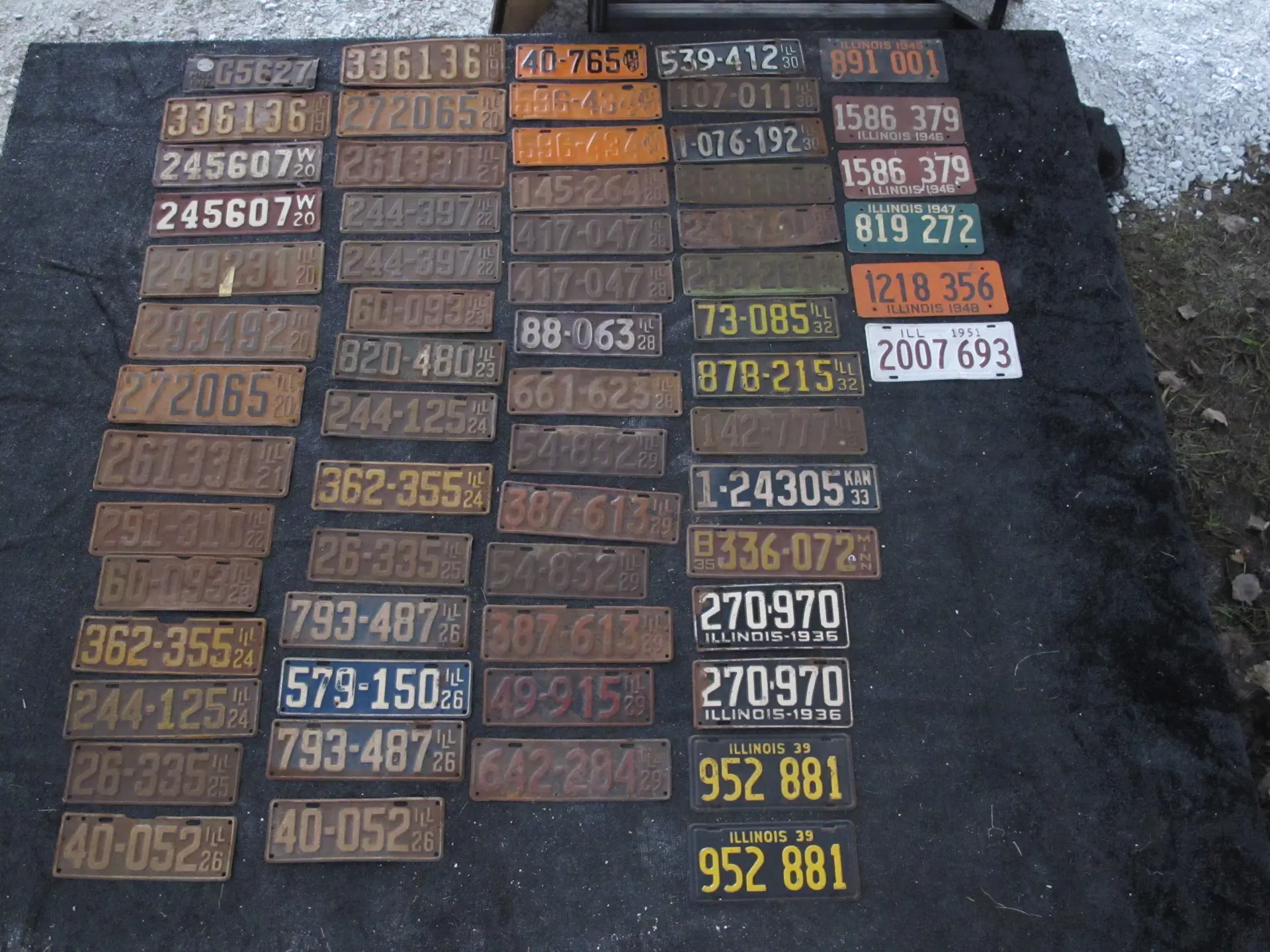 Large Lot of Illinois Pre-War License Plates | The Lee Roy Hartung ...