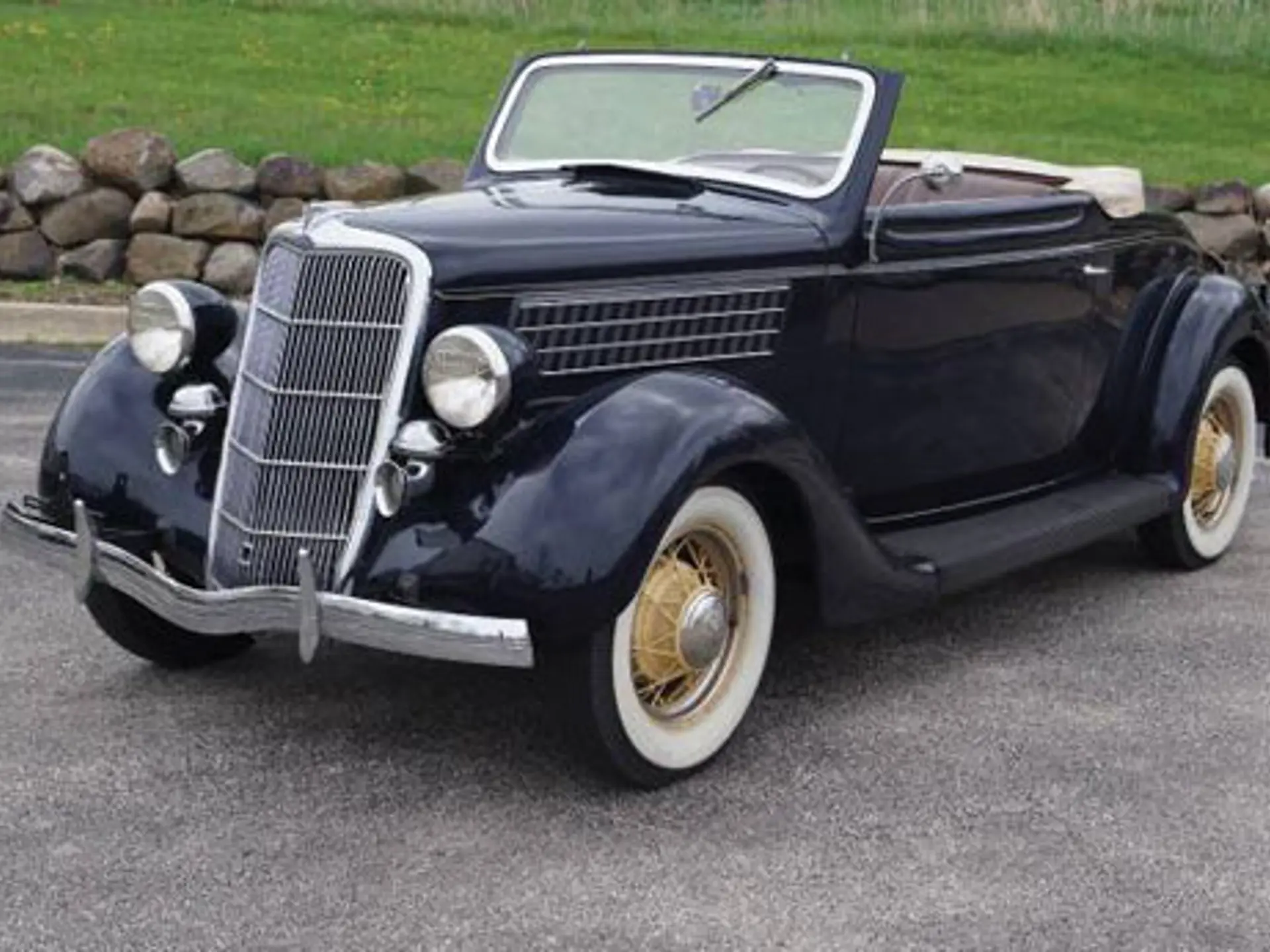 1935 Ford V-8 Deluxe | Auburn Fall 2014 | RM Sotheby's