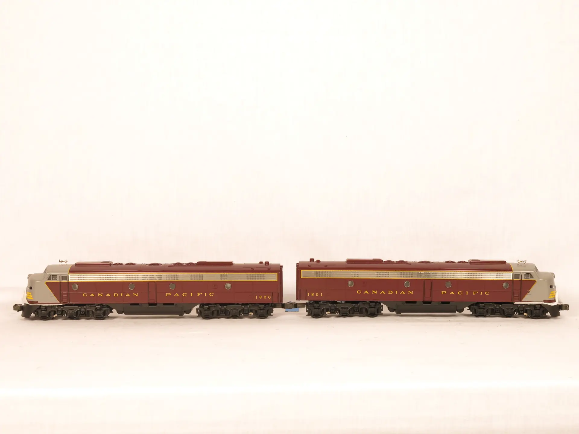 Weaver O Gauge Canadian Pacific EMD E-8 AA Diesels #s 1800 & 1801 - 3 ...