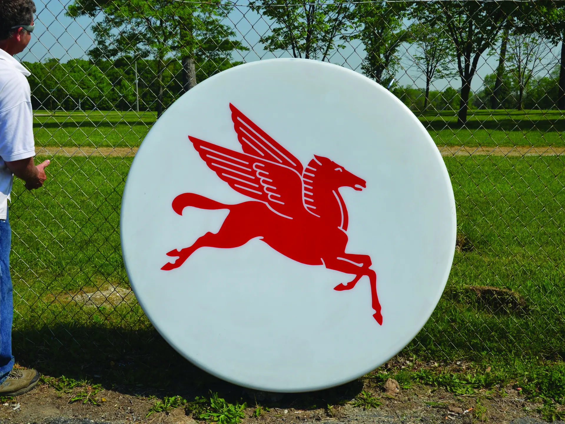 A large Mobil station illuminated sign. 60 ins. diam. | Auburn Fall ...