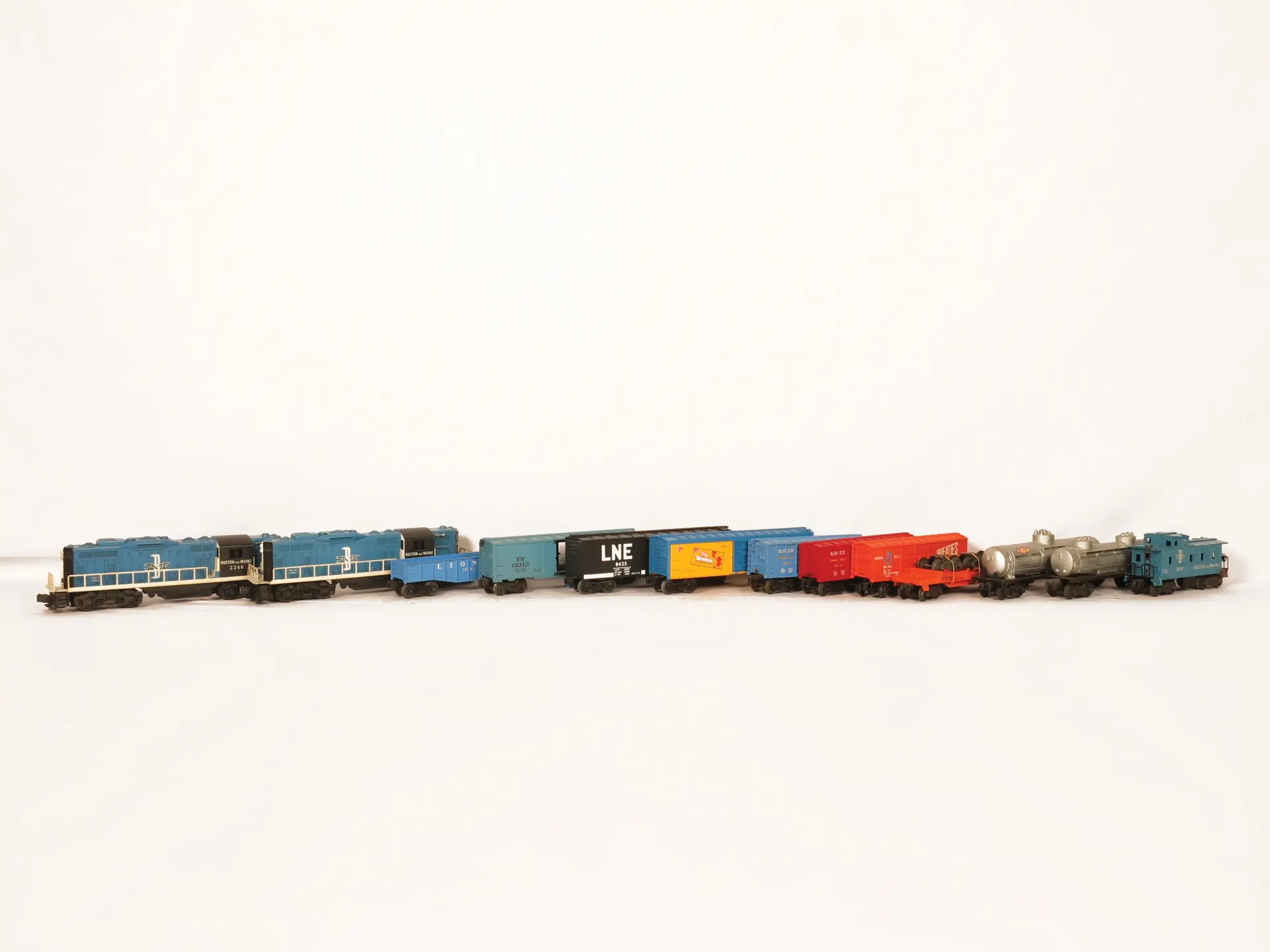 Two Lionel O Gauge B&M GP9 Diesels with Eight Rolling Stock and Caboose ...