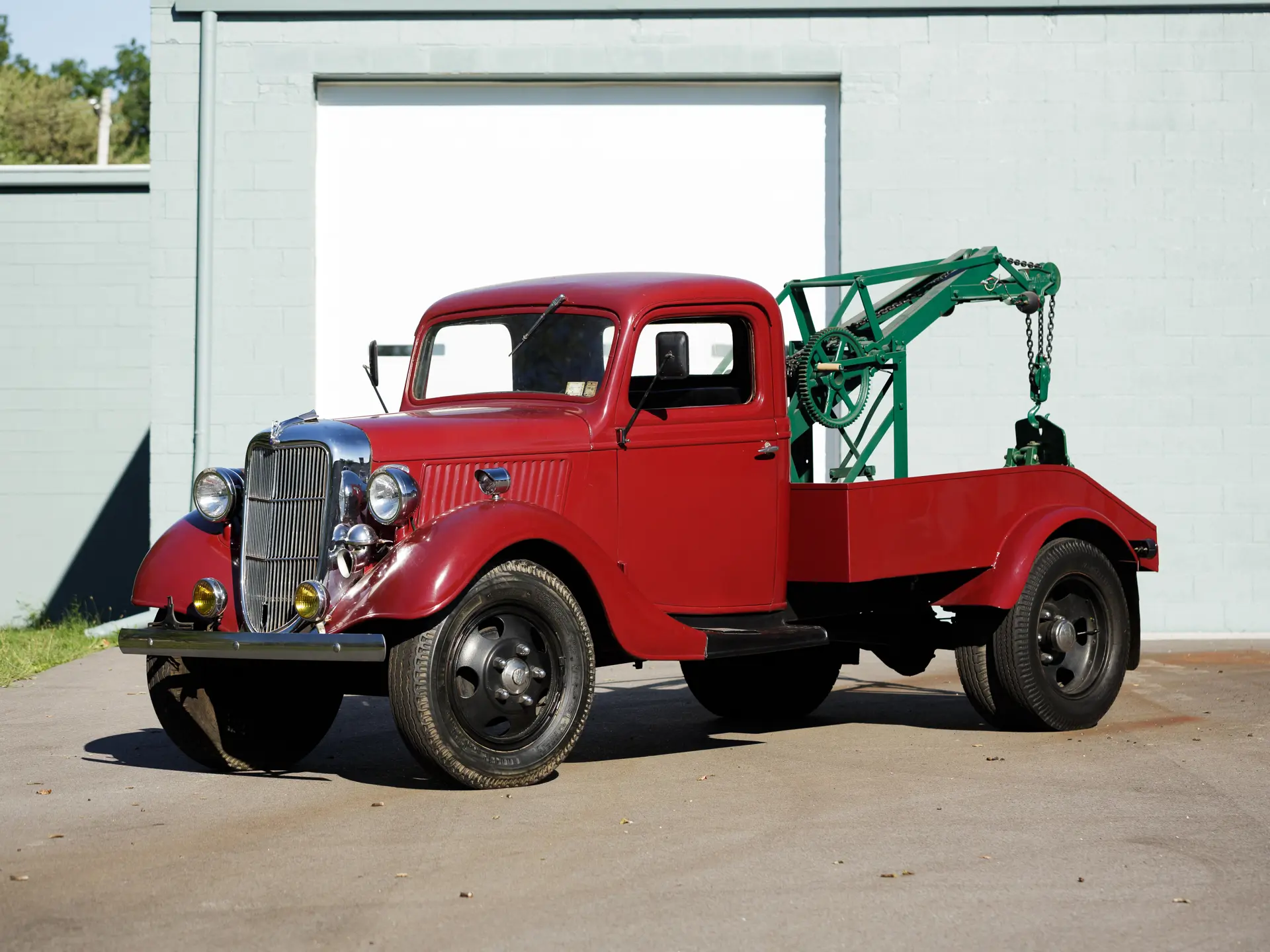 1936 Ford Model 51 1-1/2-Ton Tow Truck | Hershey 2022 | RM Sotheby's